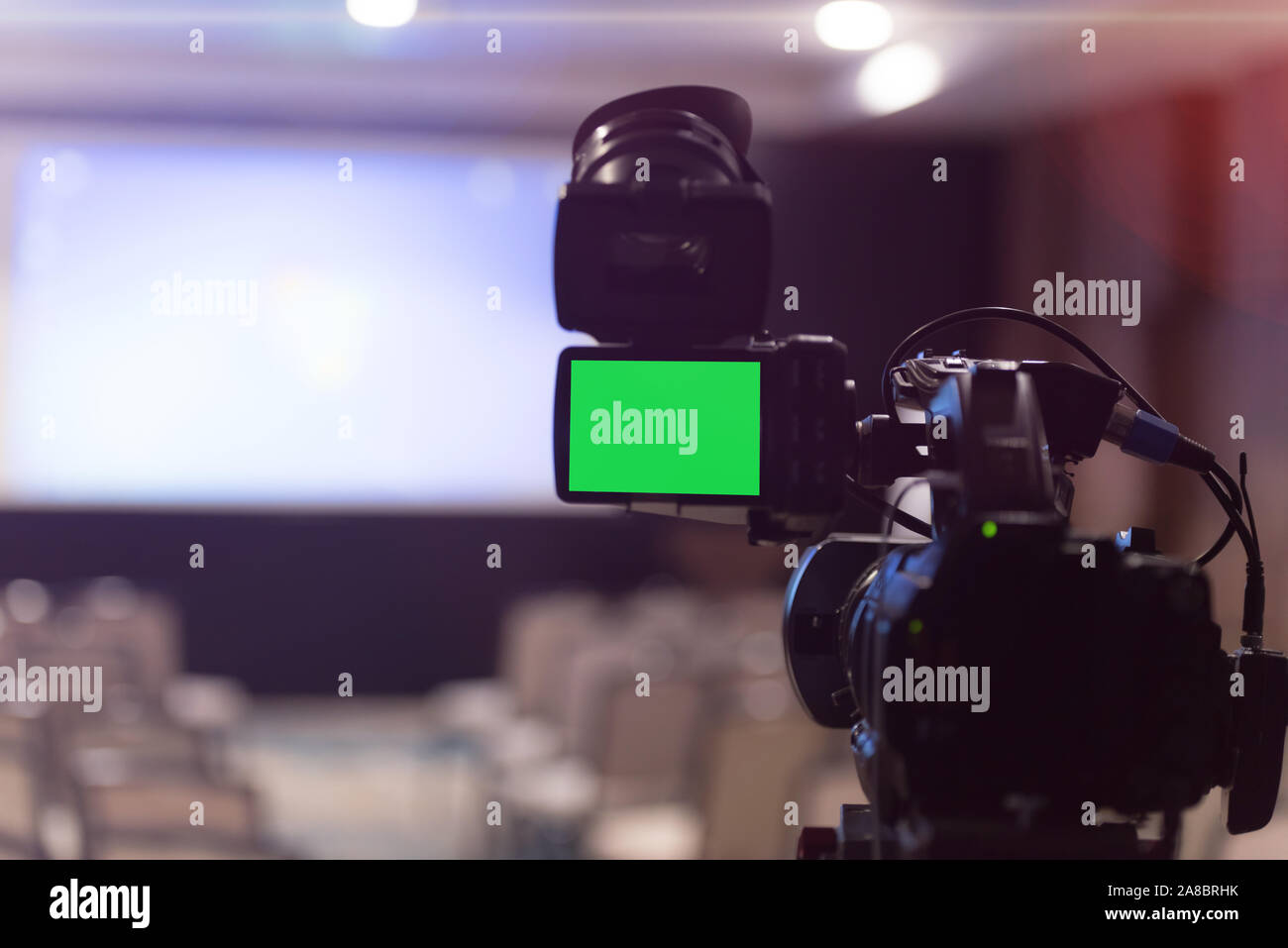 Green glass wall meeting room hi-res stock photography and images - Alamy