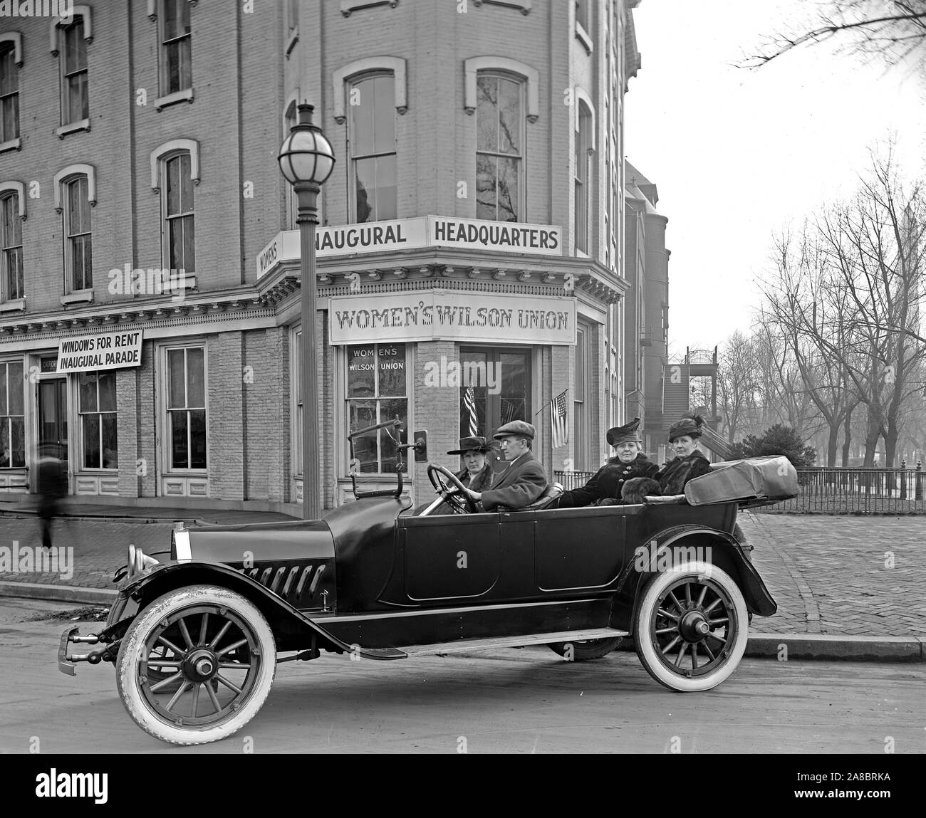 Car driving in washington d c 1910s hi-res stock photography and images ...