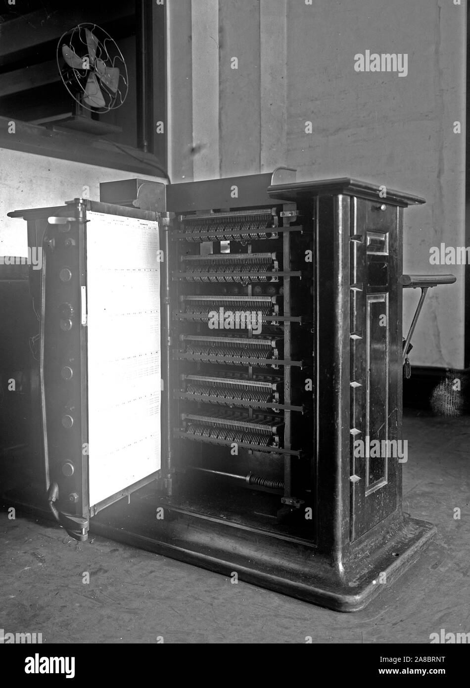 Census Bureau tabulating machine ca. 1917 Stock Photo - Alamy