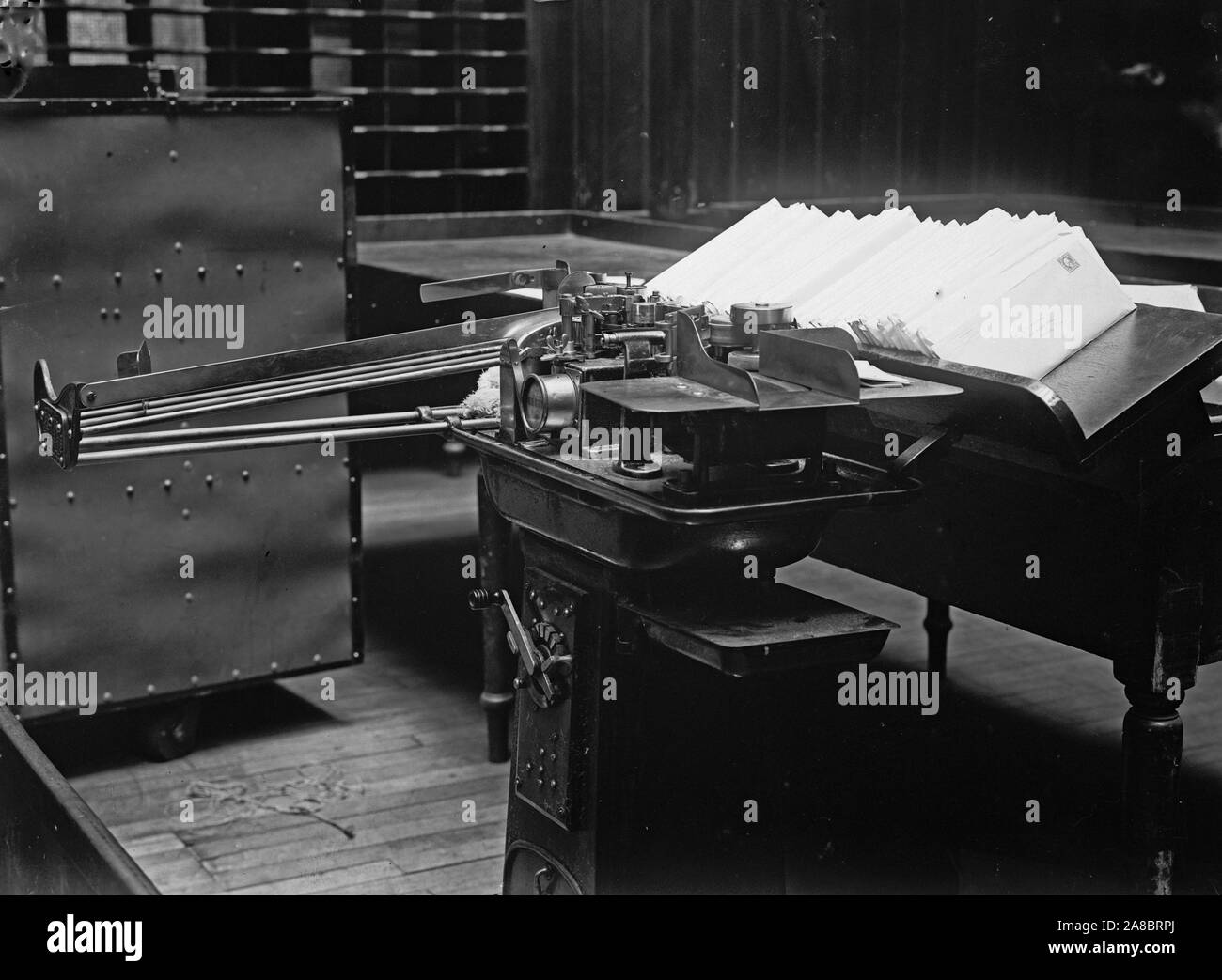 Early 1900s post office cancelling machine hi-res stock photography and ...