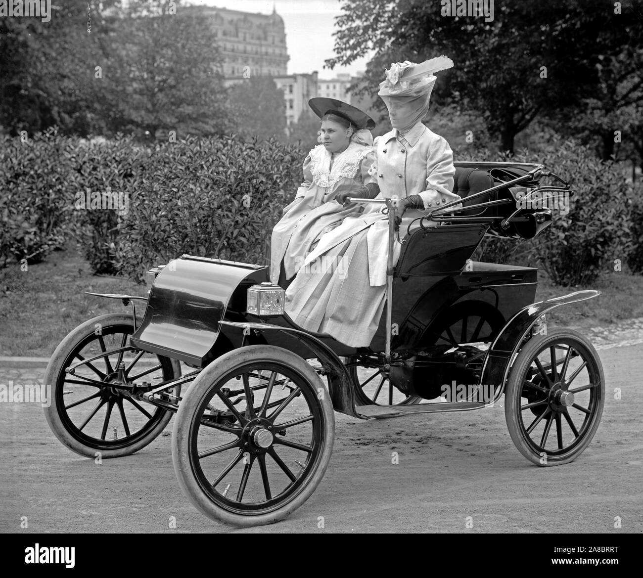 Woman in early 1900s hi-res stock photography and images - Alamy