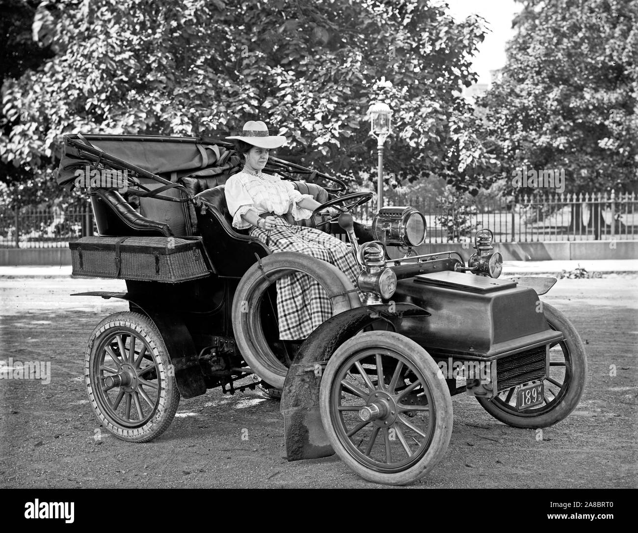 Women Driving Cars 1905
