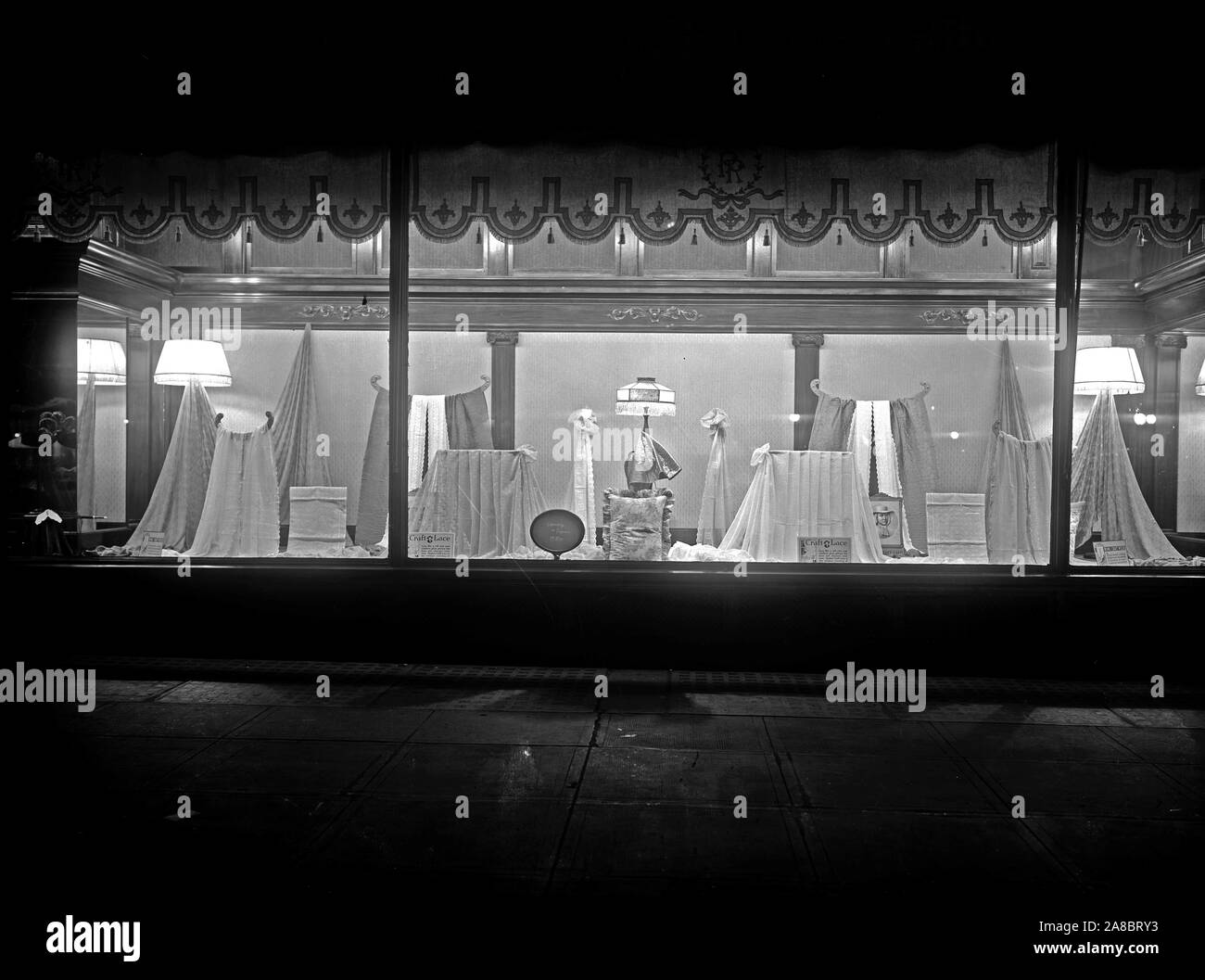 Quaker Lace Company window display ca. early 1900s Stock Photo - Alamy