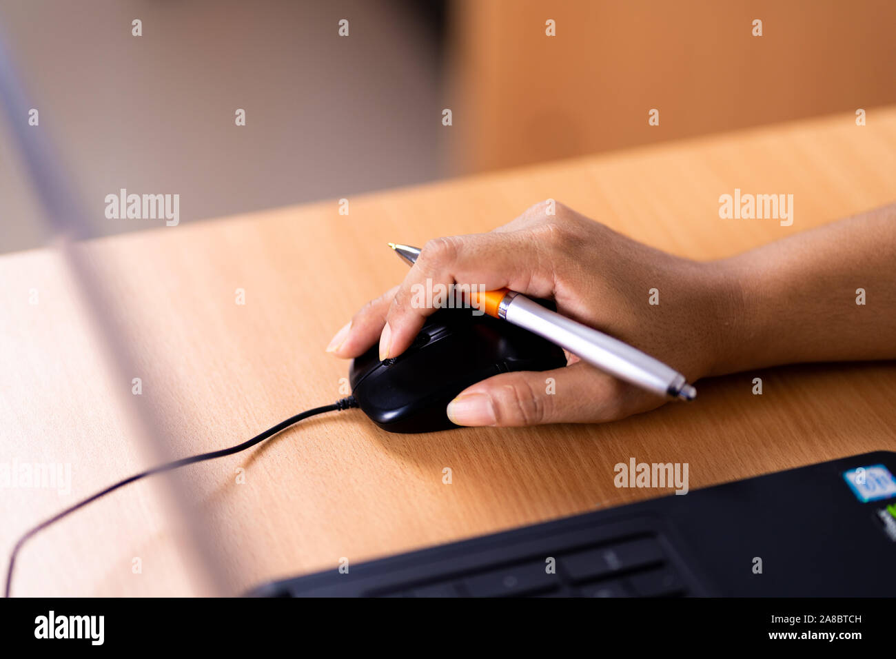 Female hand holding computer mouse Stock Photo - Alamy