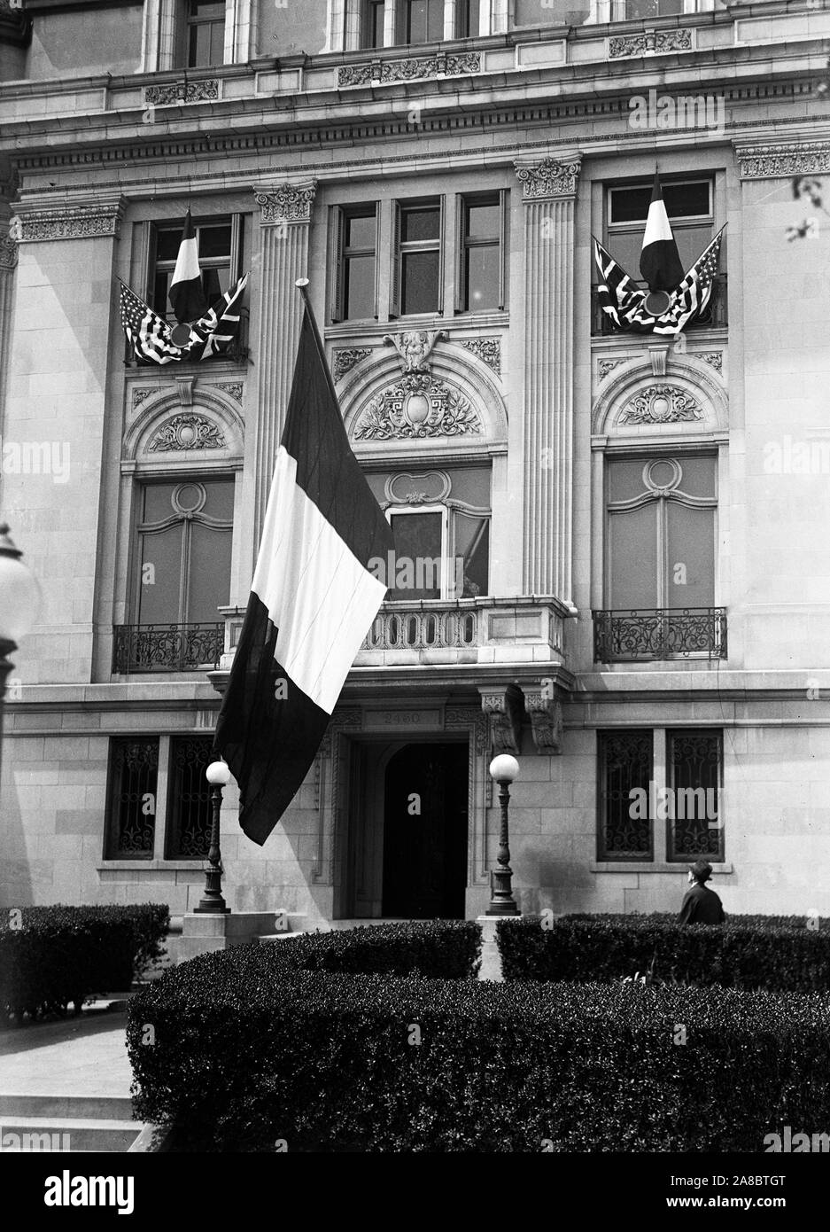 Allied flags on French Embassy building ca. 1917 Stock Photo - Alamy