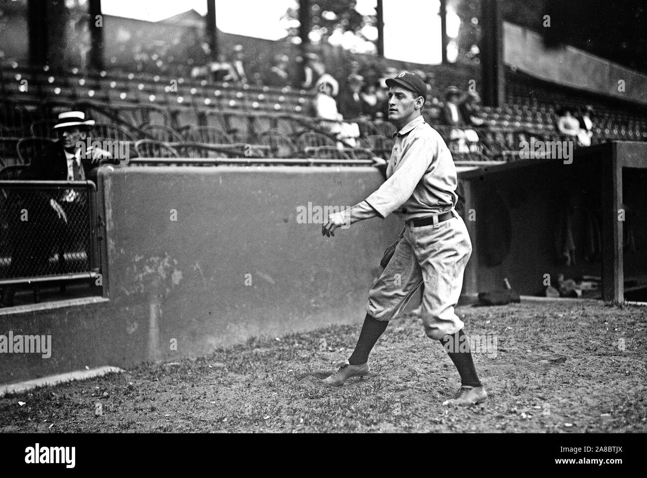 Baseball player 1910s hi-res stock photography and images - Alamy