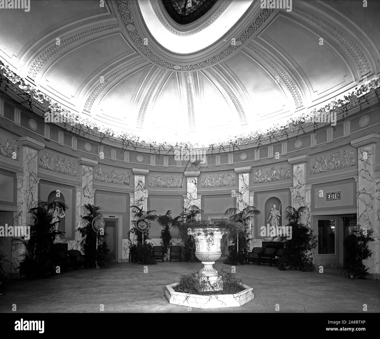 Rialto theater lobby hi-res stock photography and images - Alamy