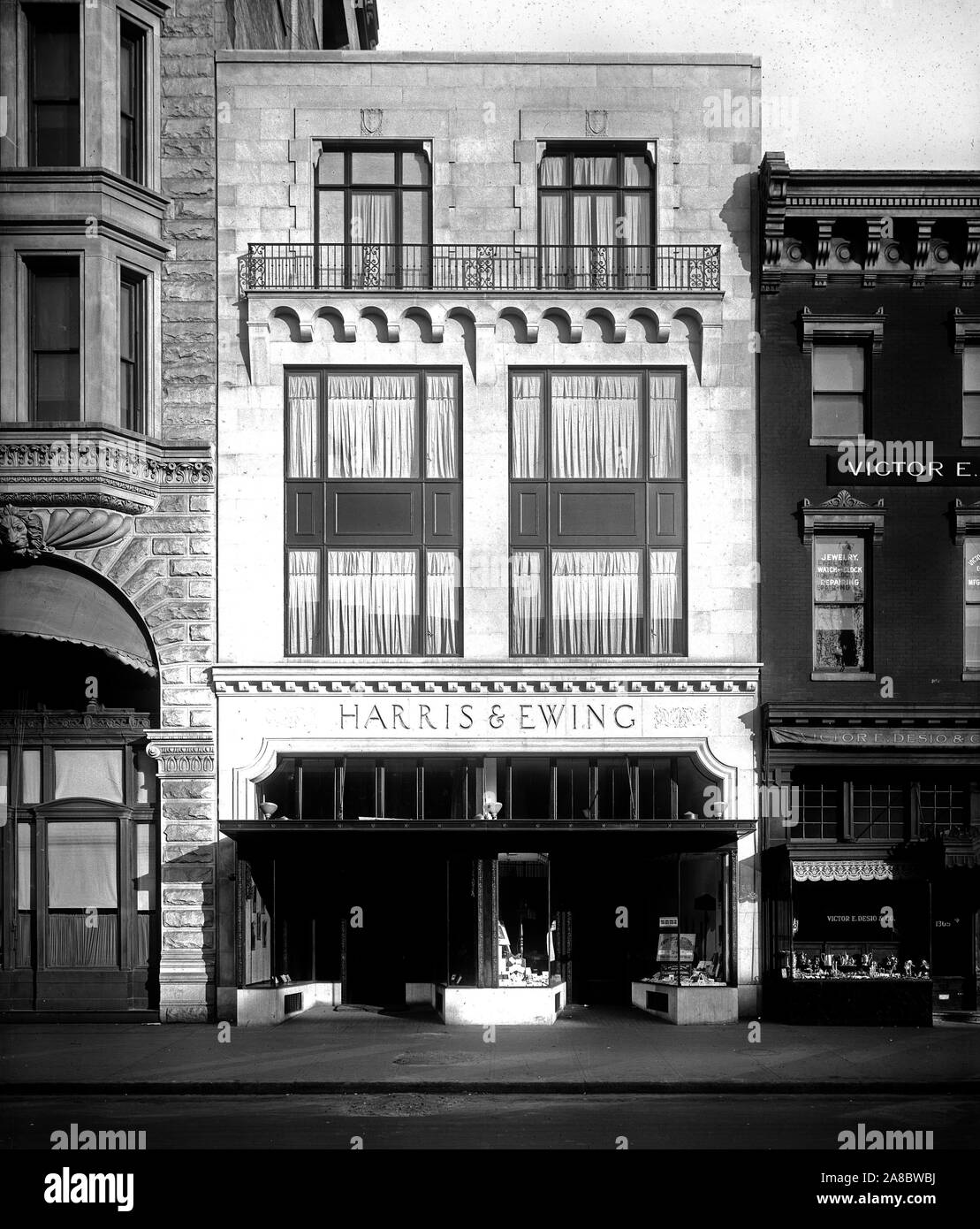 Exterior of the Harris & Ewing Photo Studio ca. early 1900s (caption ...