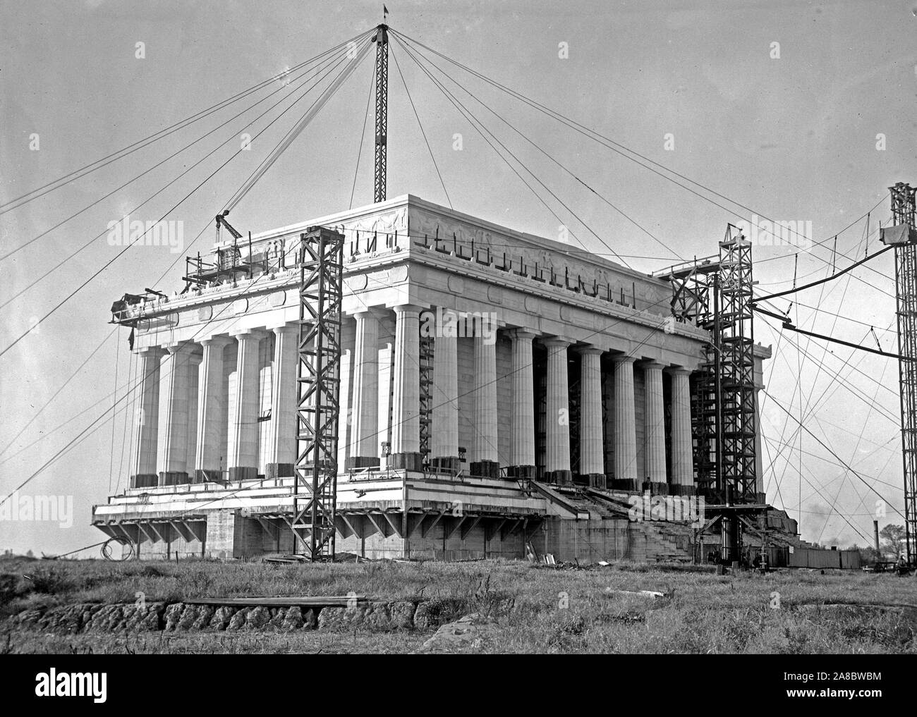Lincoln memorial under construction hi-res stock photography and images ...