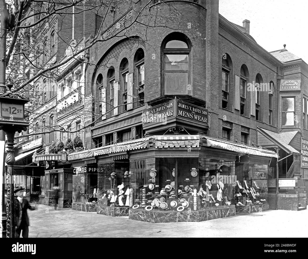 James davis store hi-res stock photography and images - Alamy