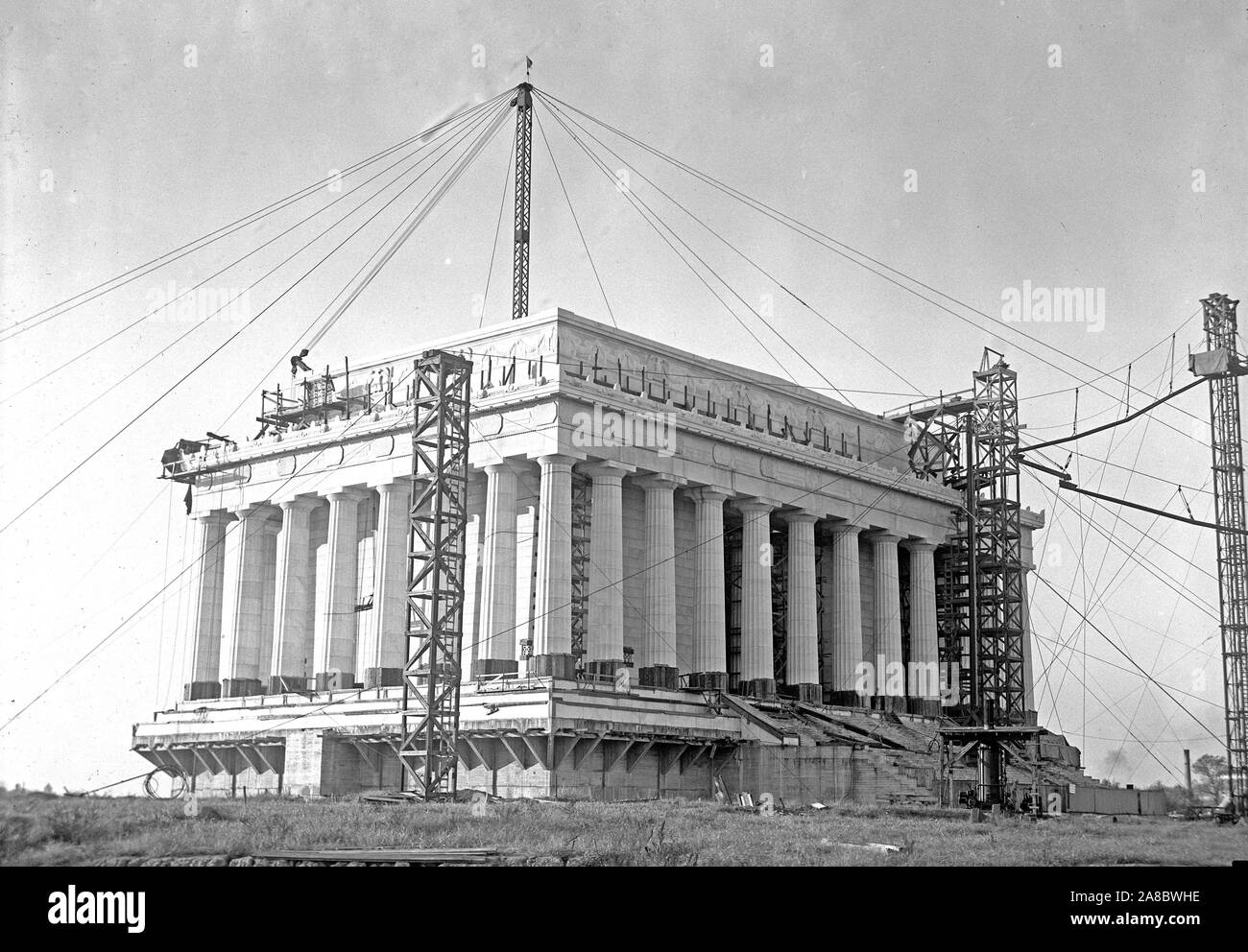 Lincoln memorial under construction hi-res stock photography and images ...