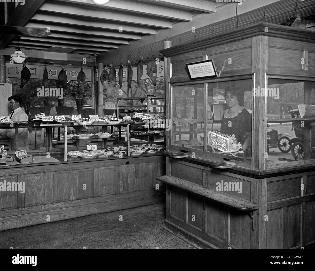 Early century market Black and White Stock Photos & Images - Alamy
