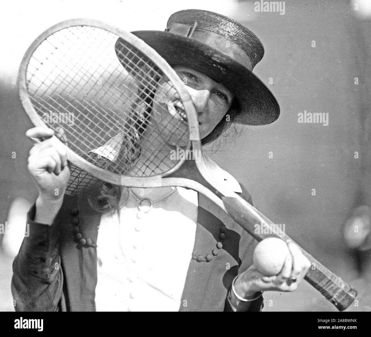 Early 1900s female tennis player hi-res stock photography and images ...