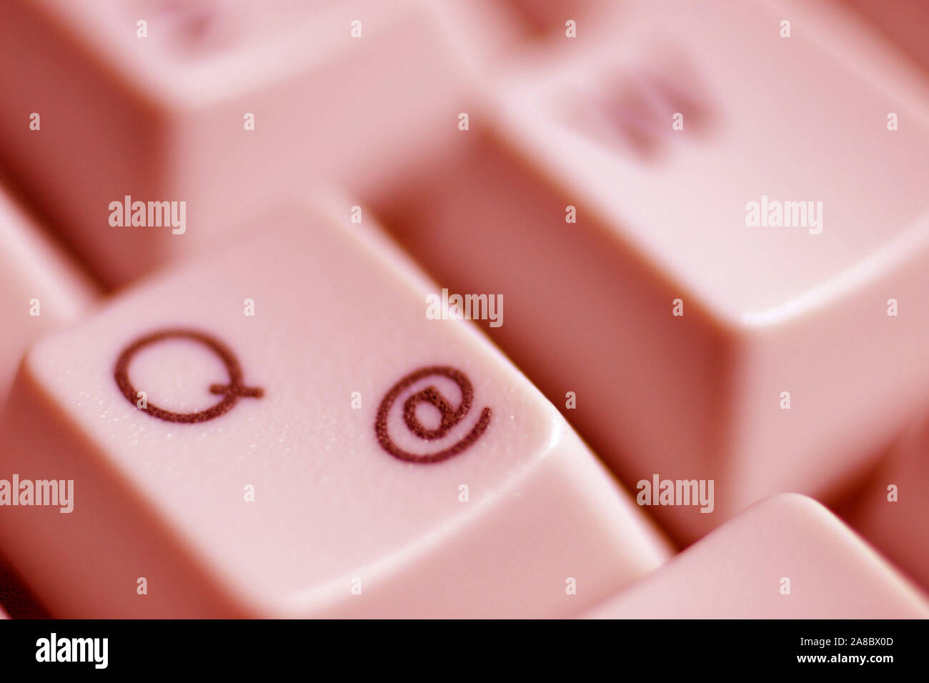 Klammeraffe auf einer Computer-Tastatur Stock Photo - Alamy