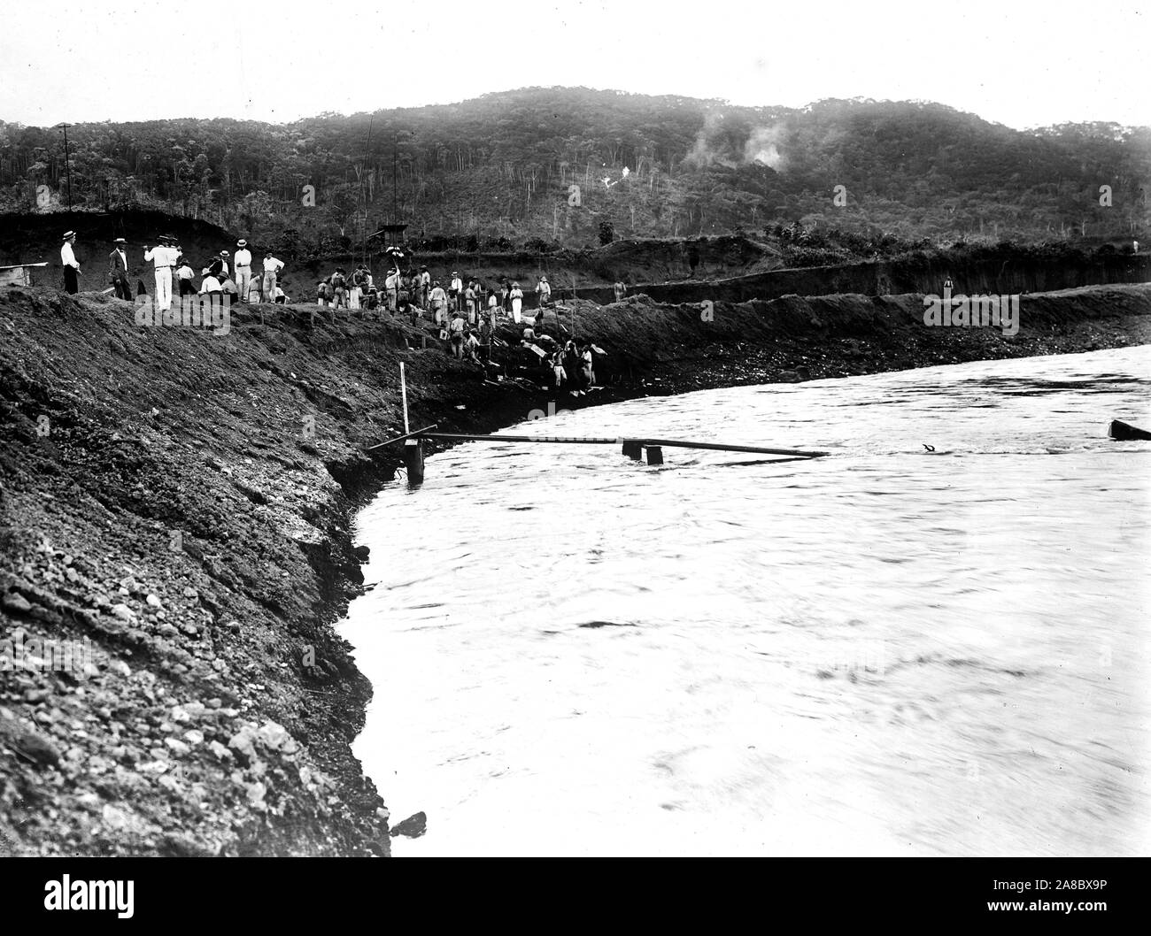 Panama 1913 construction canal hi-res stock photography and images - Alamy