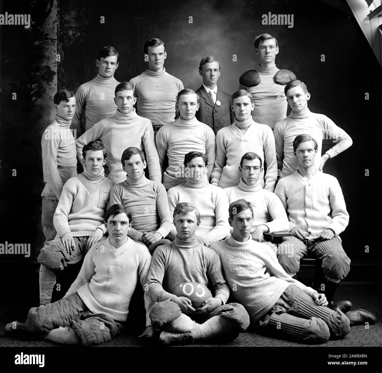 Early 1900s football team photo hi-res stock photography and images - Alamy