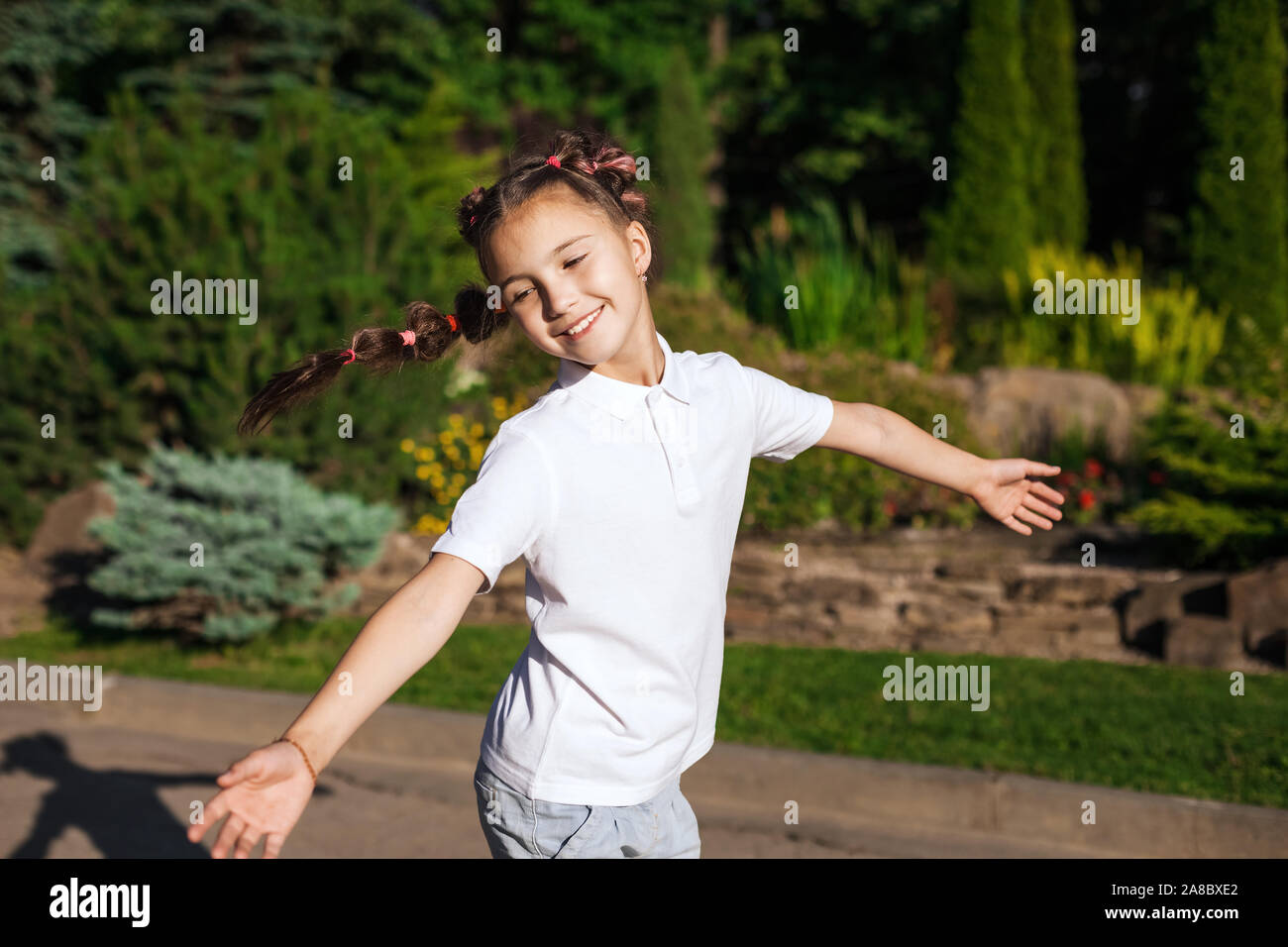 smiling running child girl Stock Photo - Alamy