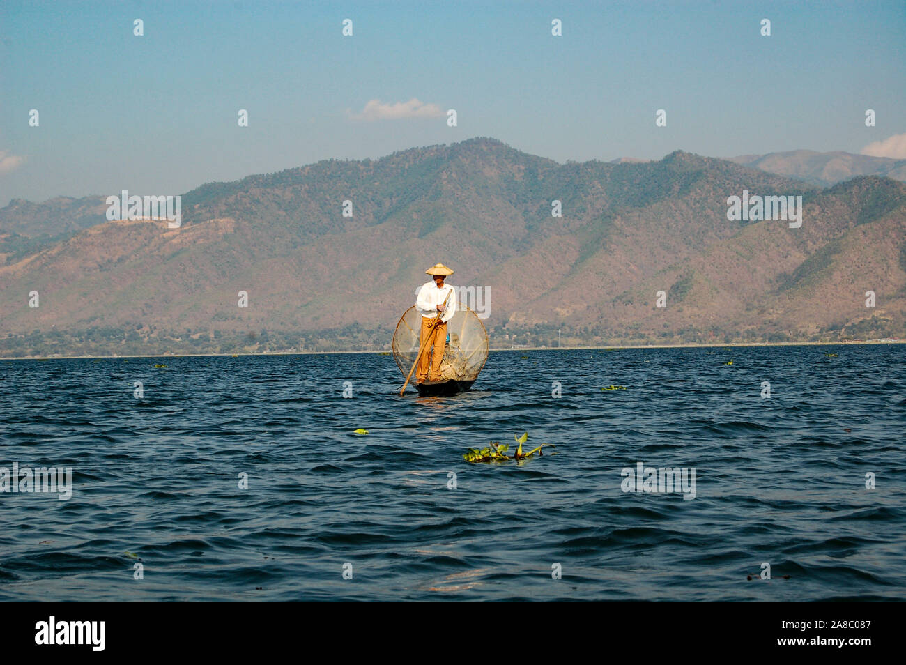 Traditional Myanmar Inle Lake fishing technique Stock Photo - Alamy