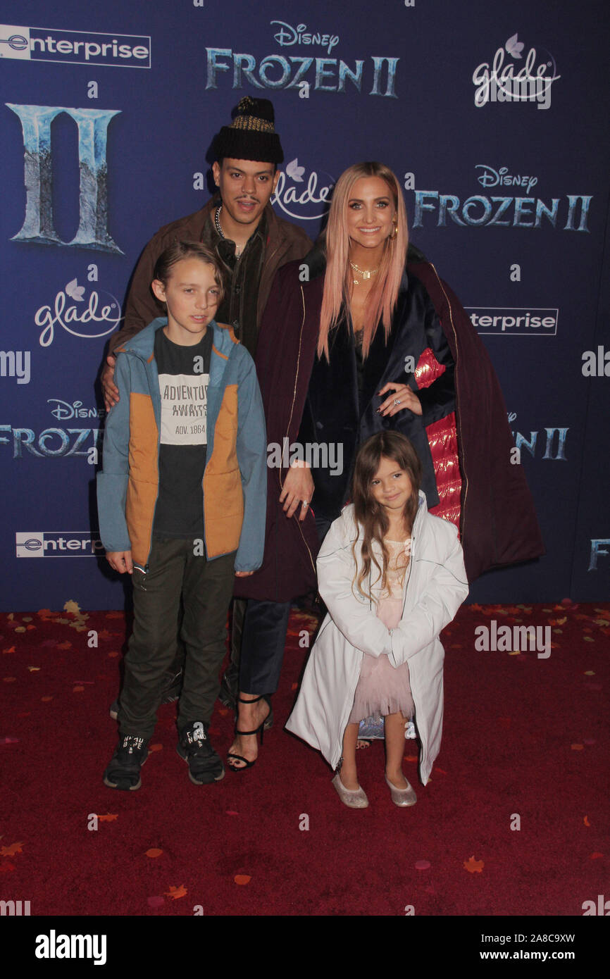Los Angeles, USA. 7th Nov 2019. Bronx Wentz, Evan Ross, Ashlee Simpson ...