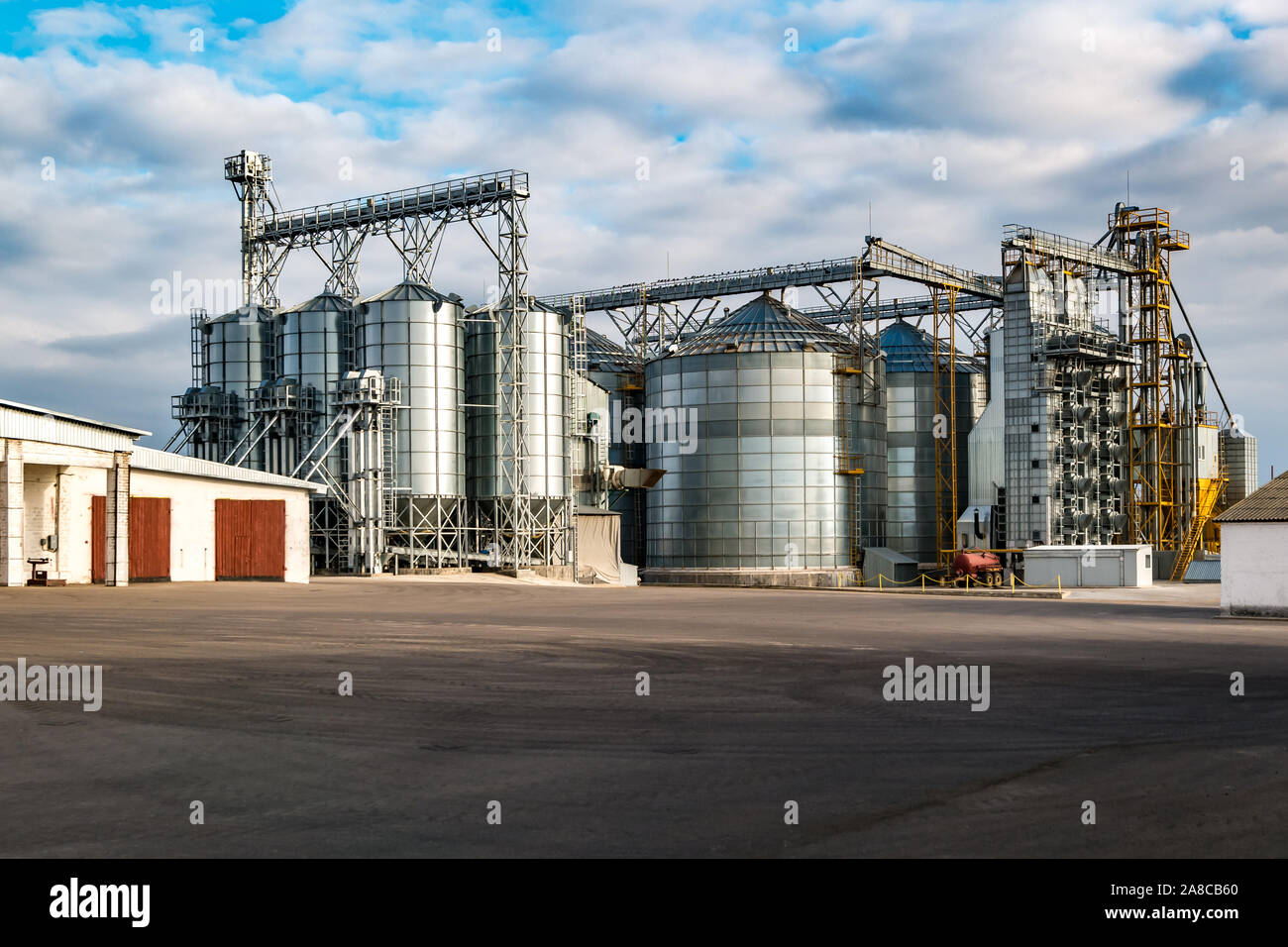 Agricultural produce harvest storage facility warehouse hi-res stock ...