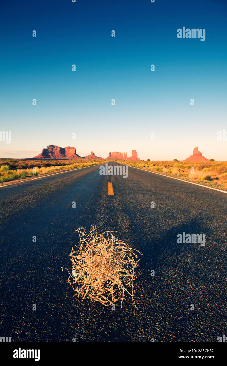 Deserted tumbleweed hi-res stock photography and images - Alamy