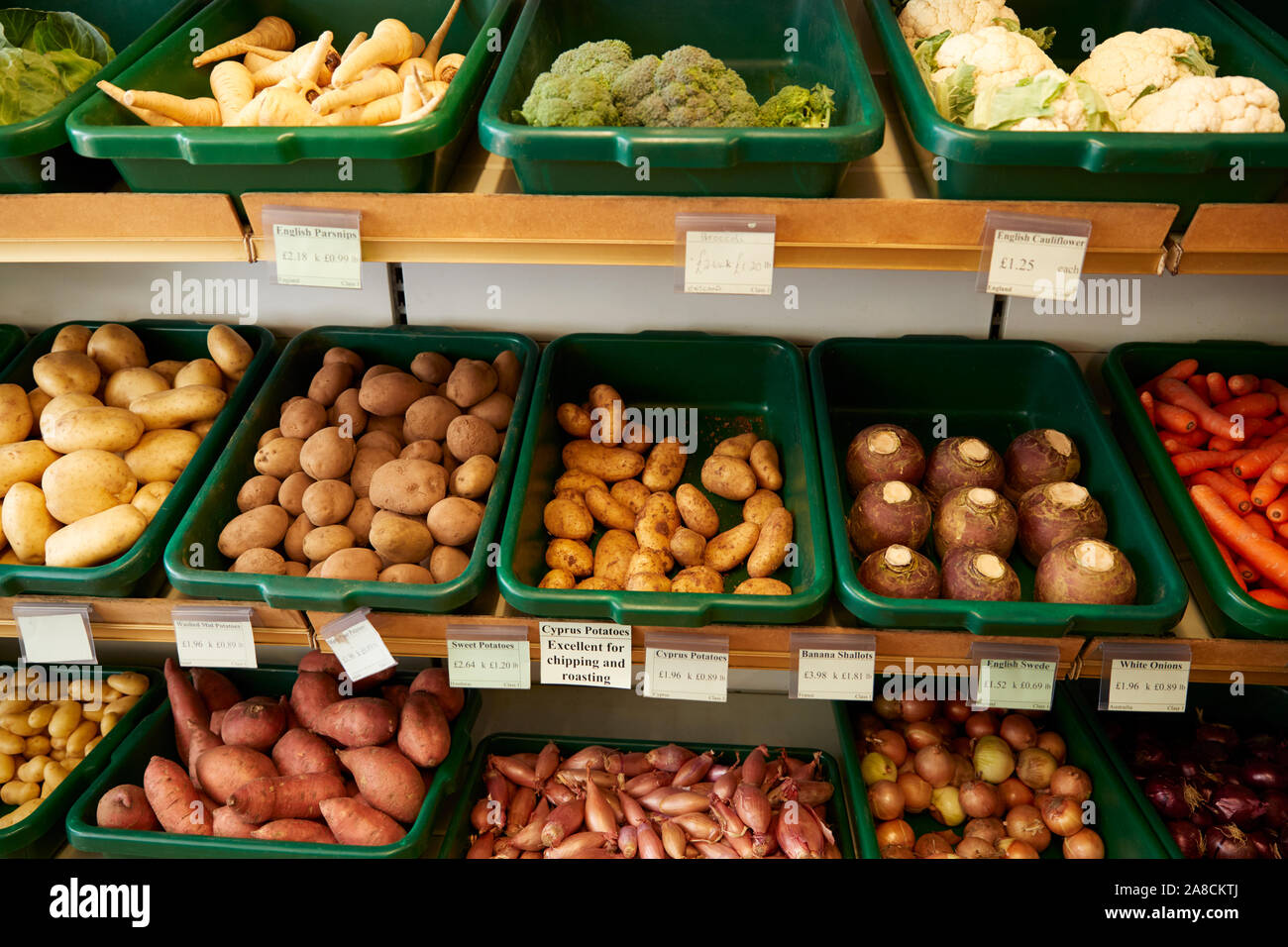 Display Of Fresh Vegetables In Organic Farm Shop Stock Photo - Alamy
