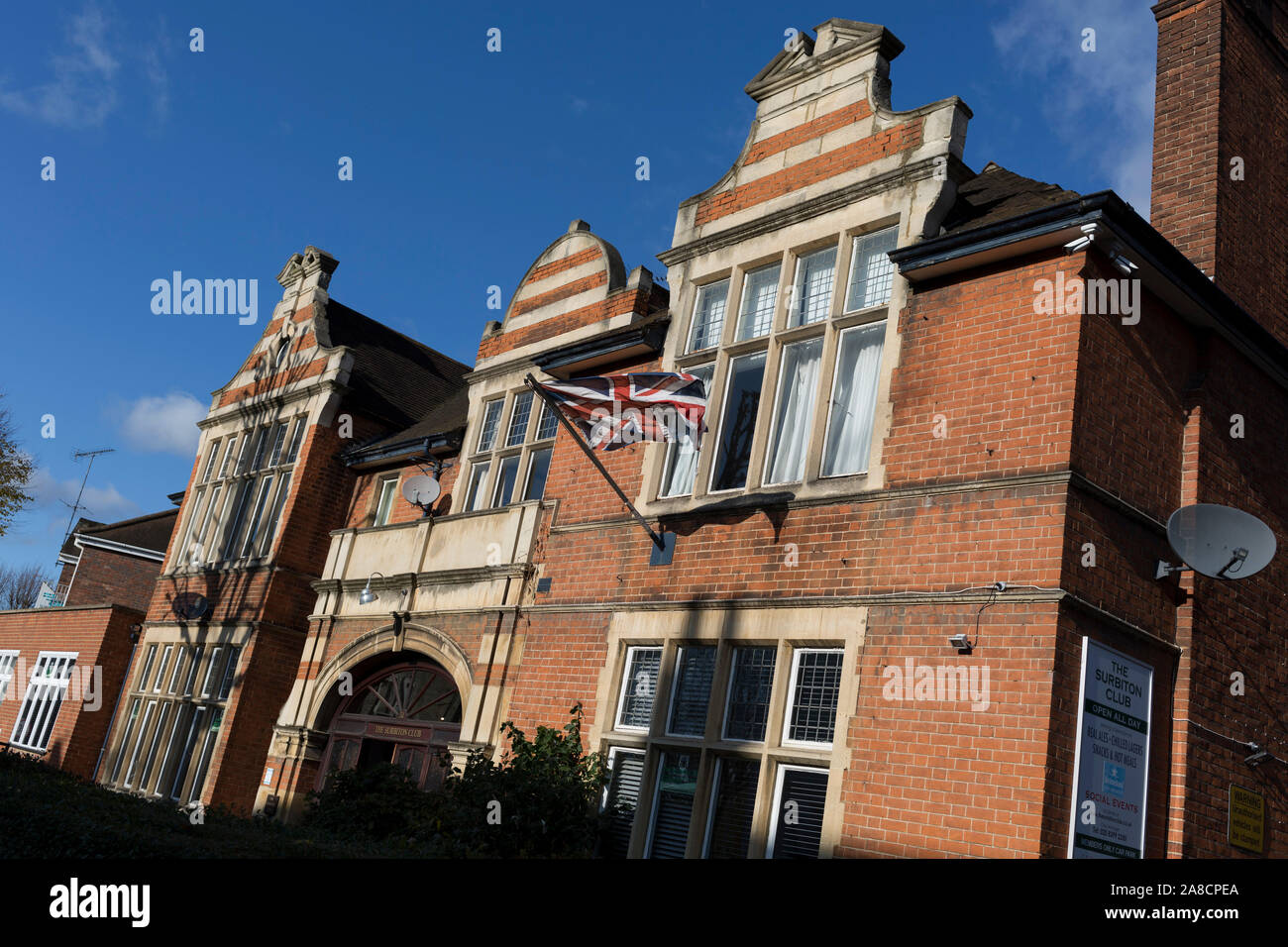 Social club exterior hi-res stock photography and images - Alamy
