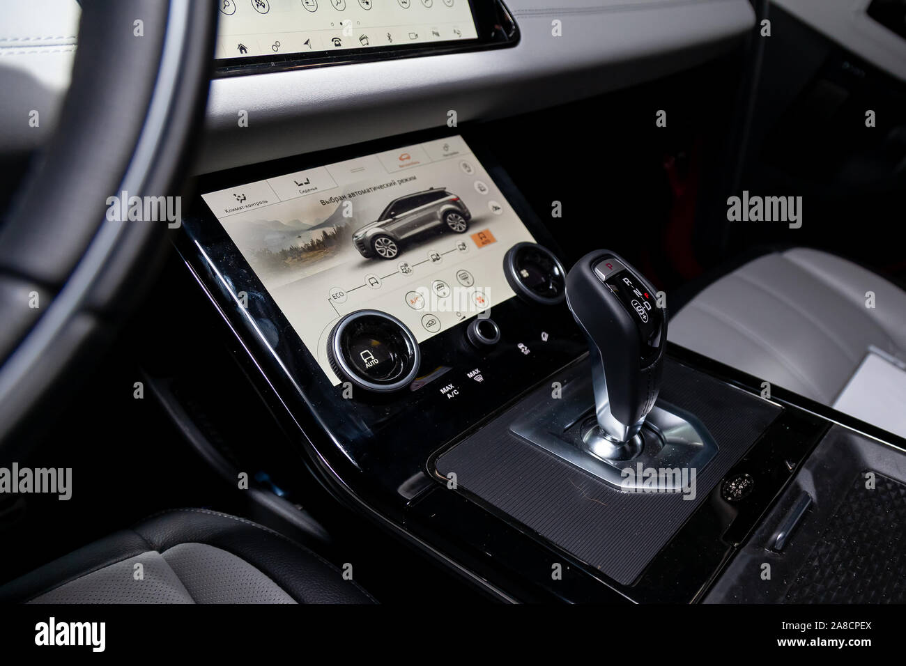 Monitor range rover hi-res stock photography and images - Alamy