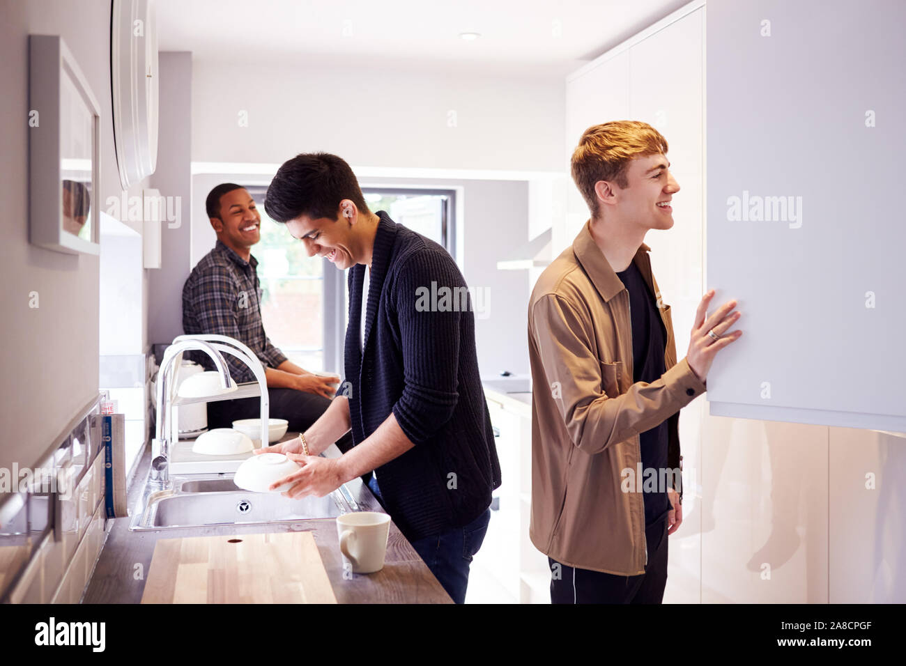 Shared kitchen students hi-res stock photography and images - Alamy