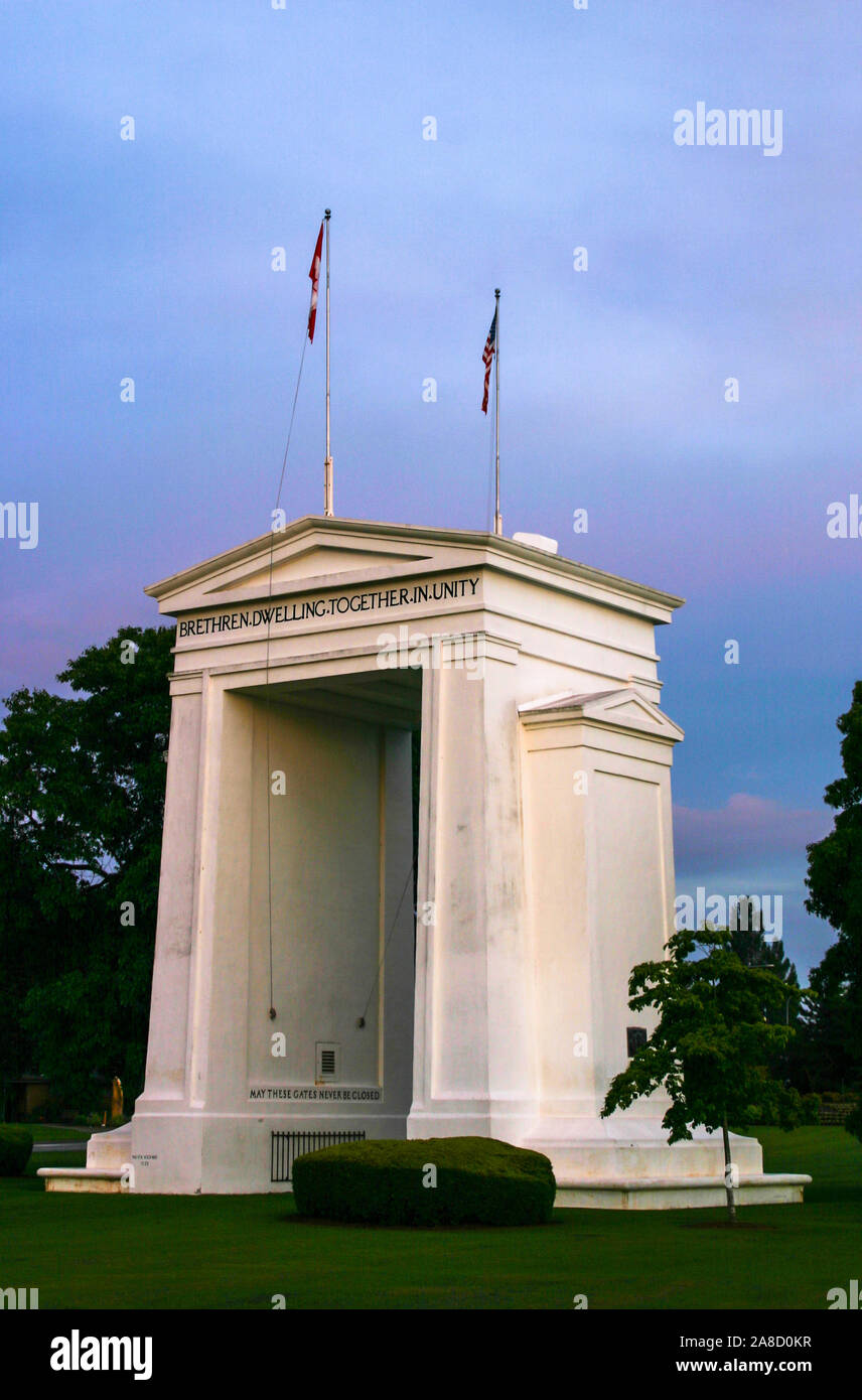 Peace arch border crossing hi-res stock photography and images - Alamy