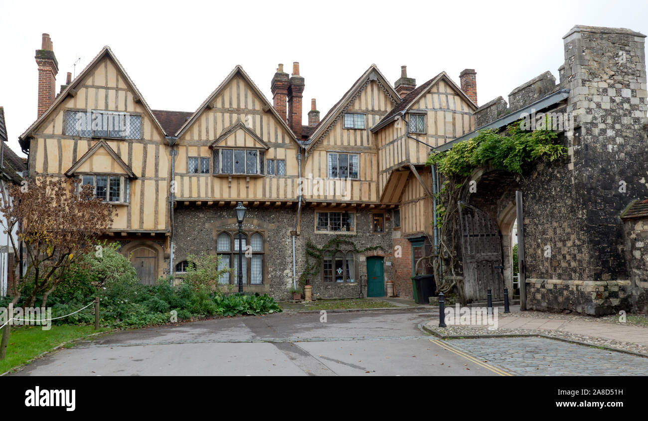 Winchester gates hi-res stock photography and images - Alamy