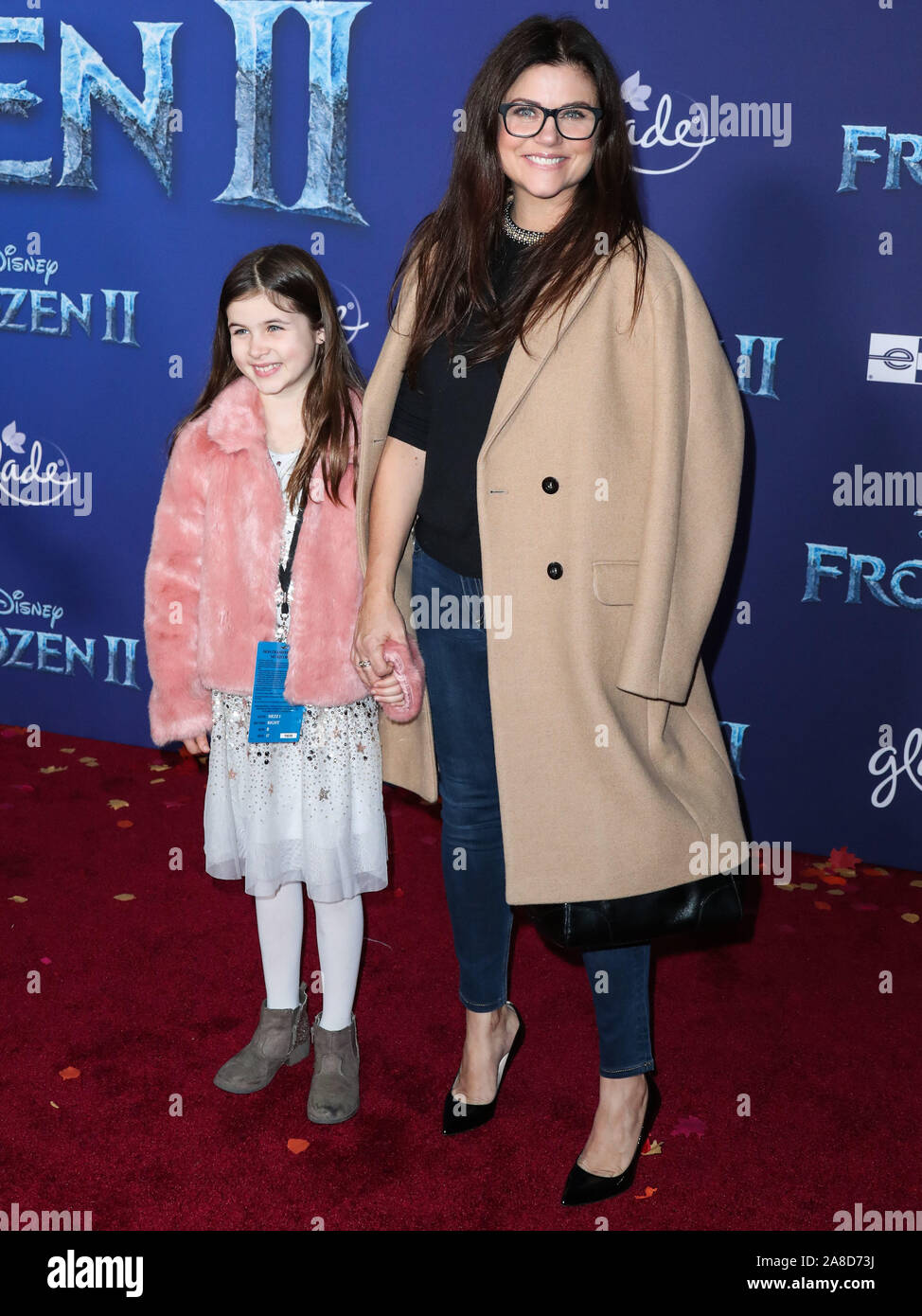 Harper renn smith and tiffani thiessen hi-res stock photography and ...
