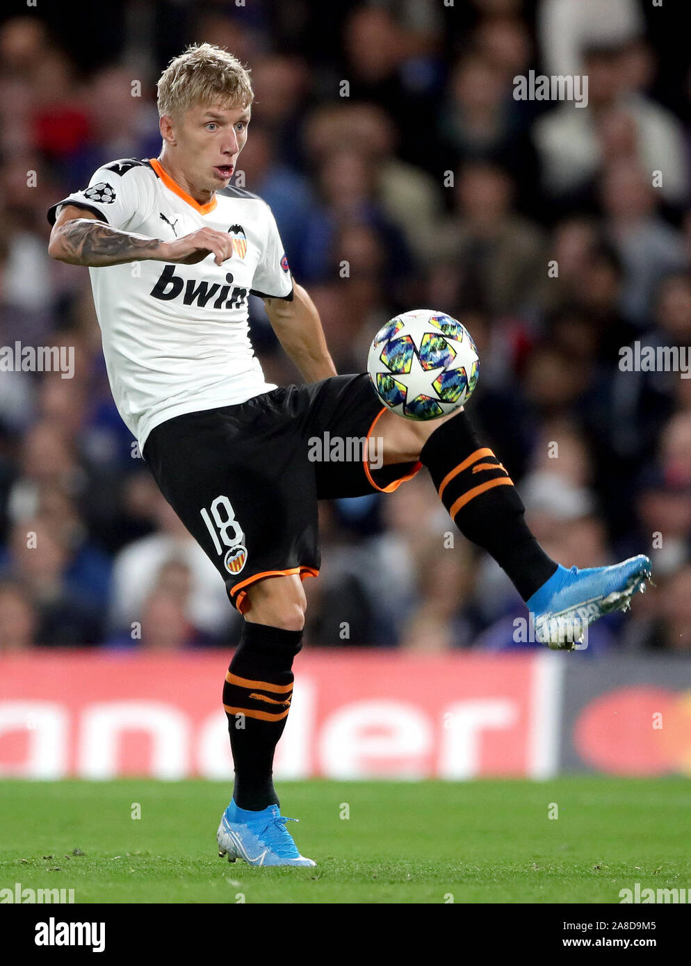Valencia's Daniel Wass Stock Photo - Alamy