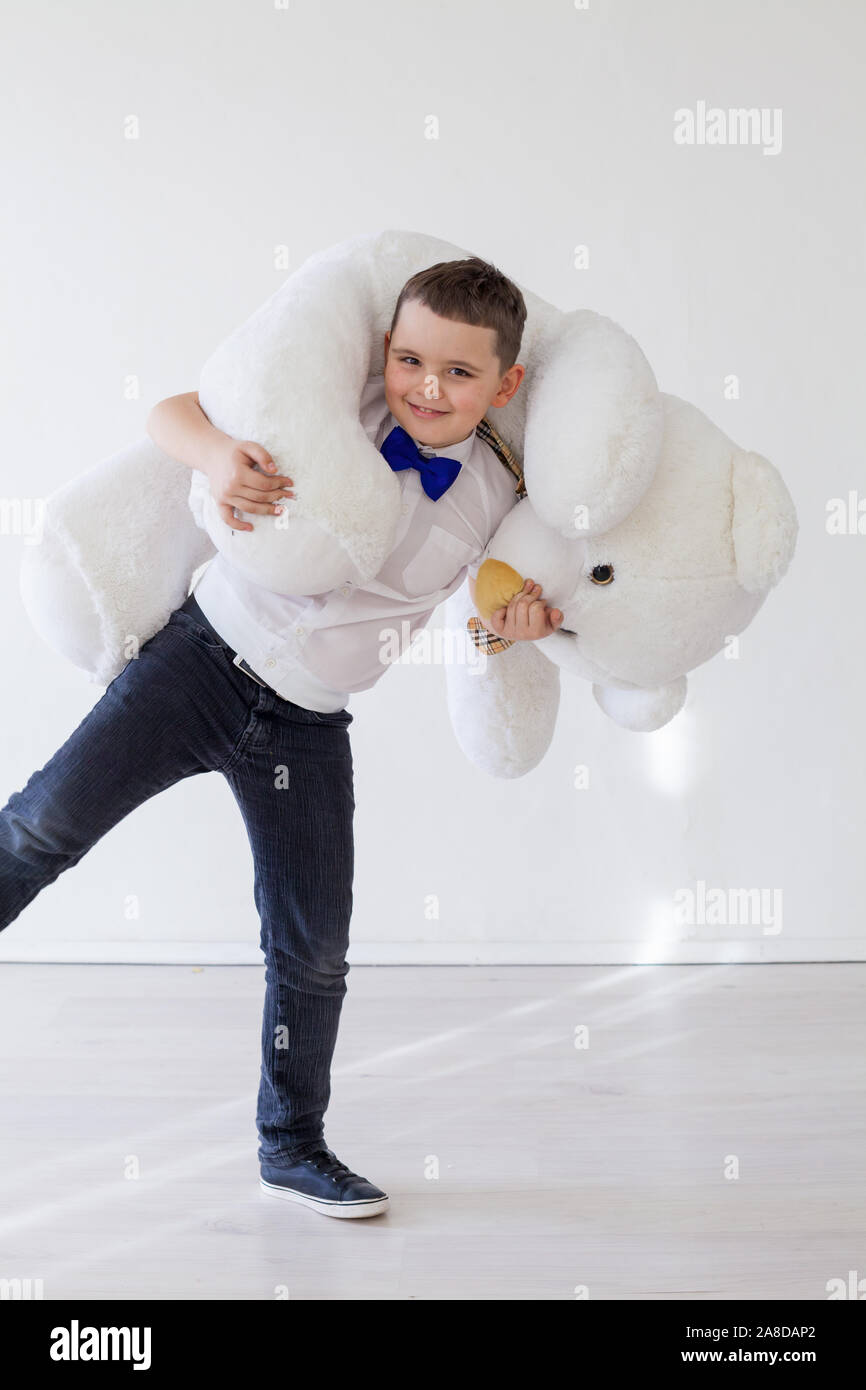 Beautiful little boy with toy big teddy bear Stock Photo - Alamy