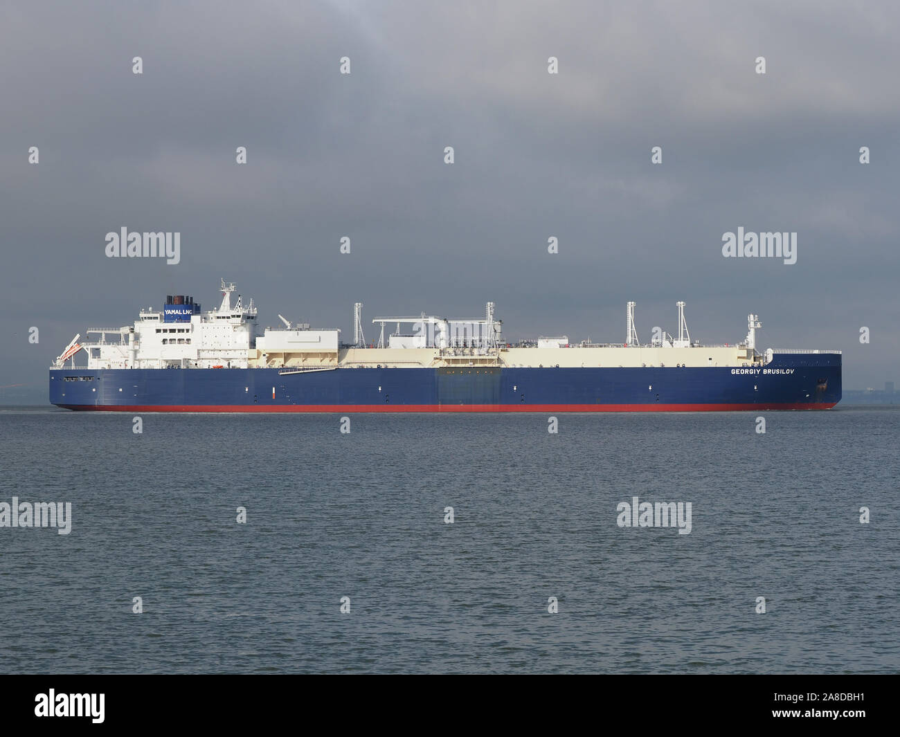 Sheerness, Kent, UK. 8th November, 2019. Russian LNG tanker 'Georgiy ...