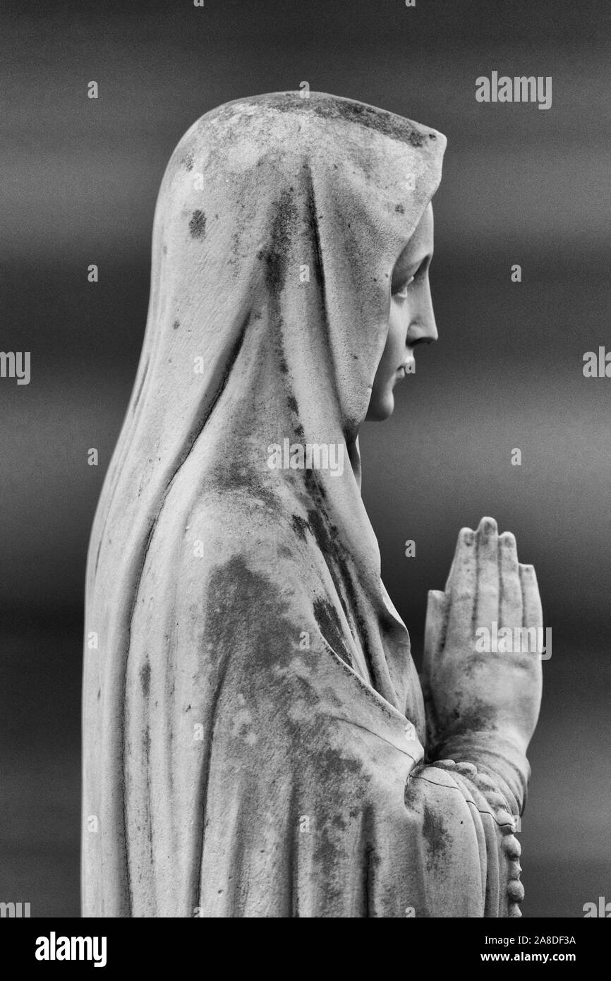 Weeping mary statue hi-res stock photography and images - Alamy