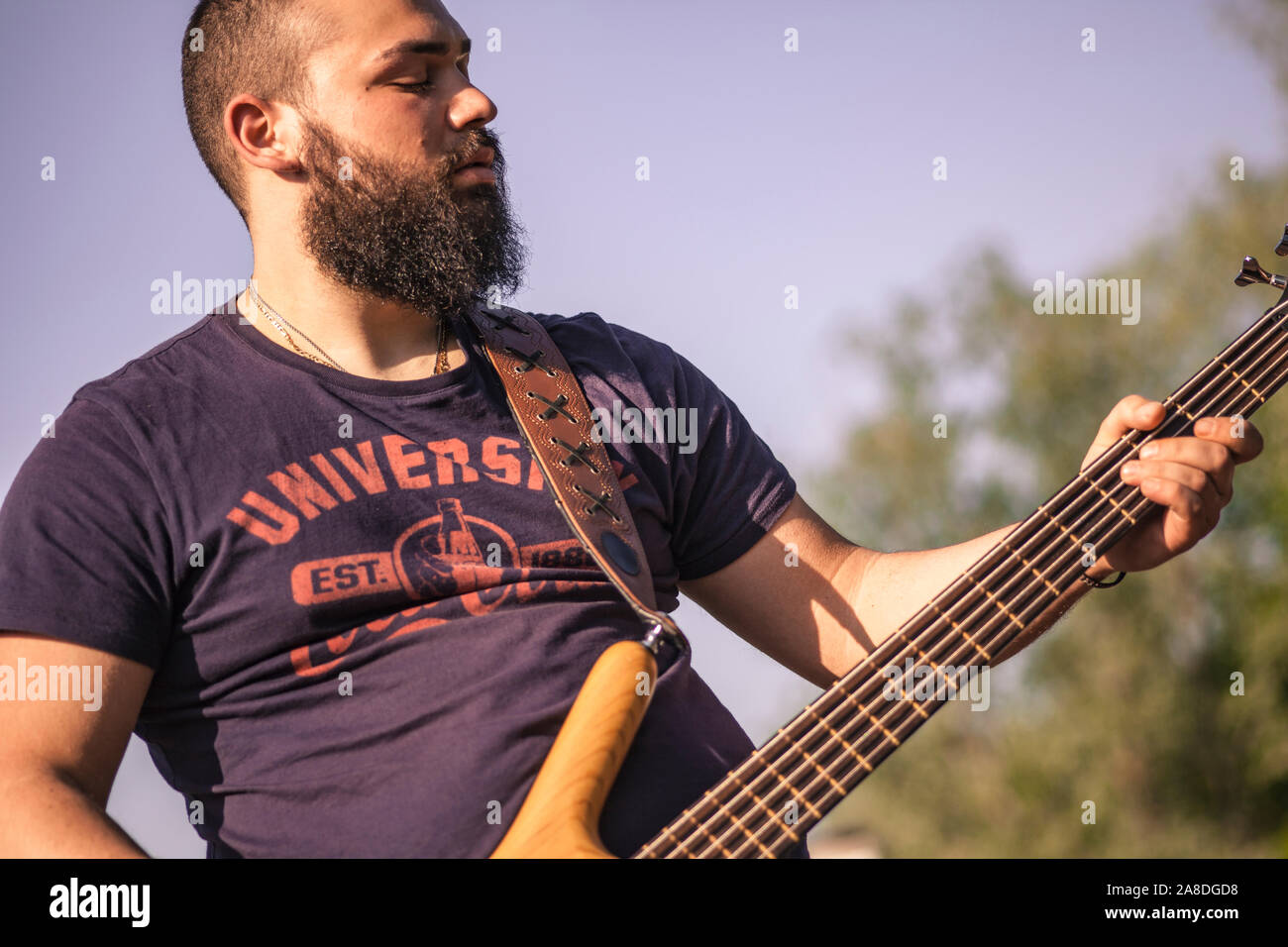 Black bass profile hi-res stock photography and images - Alamy