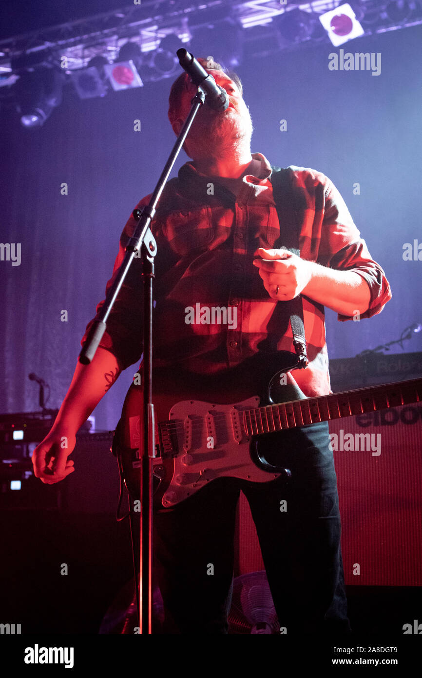 Elbow giants of all sizes hi-res stock photography and images - Alamy