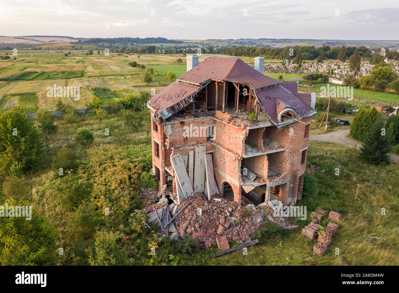 Old ruined building after earthquake. A collapsed brick house Stock ...