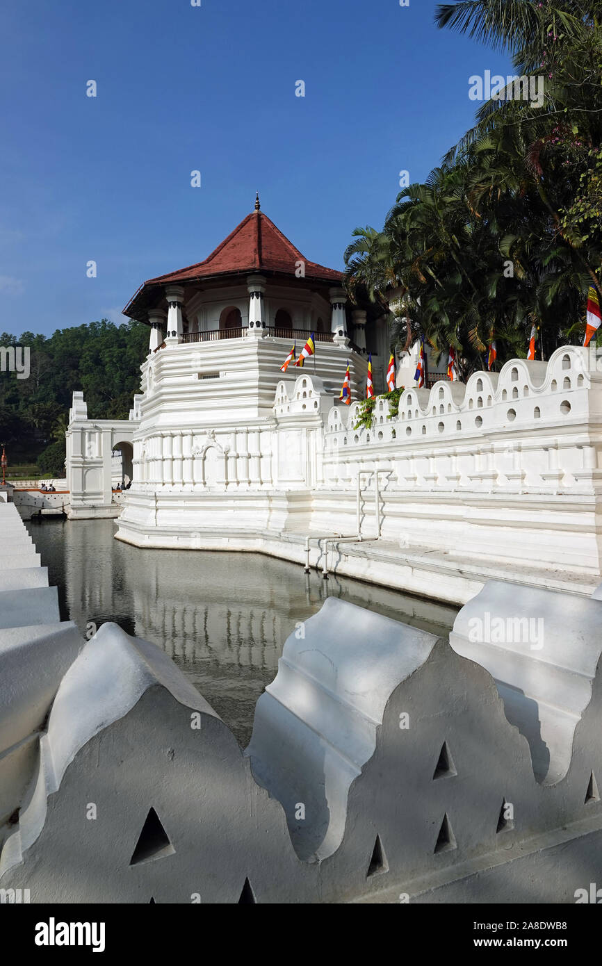 Temple Of The Tooth, Royal Palace Complex, Kandy, Central Province, Sri ...