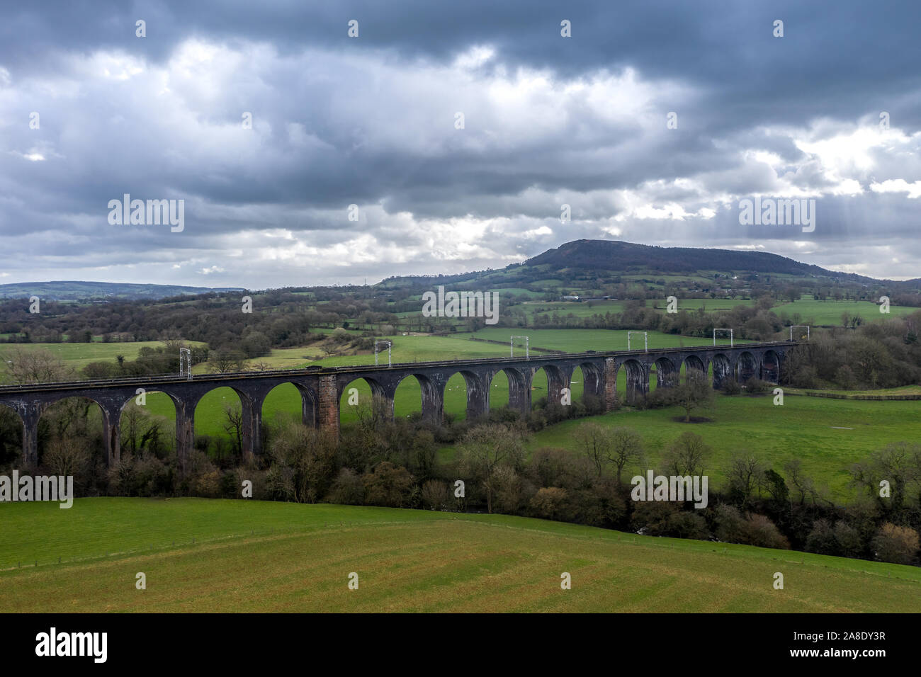 Railway viaduct the valley of the river ribble at ribblehead hi-res ...
