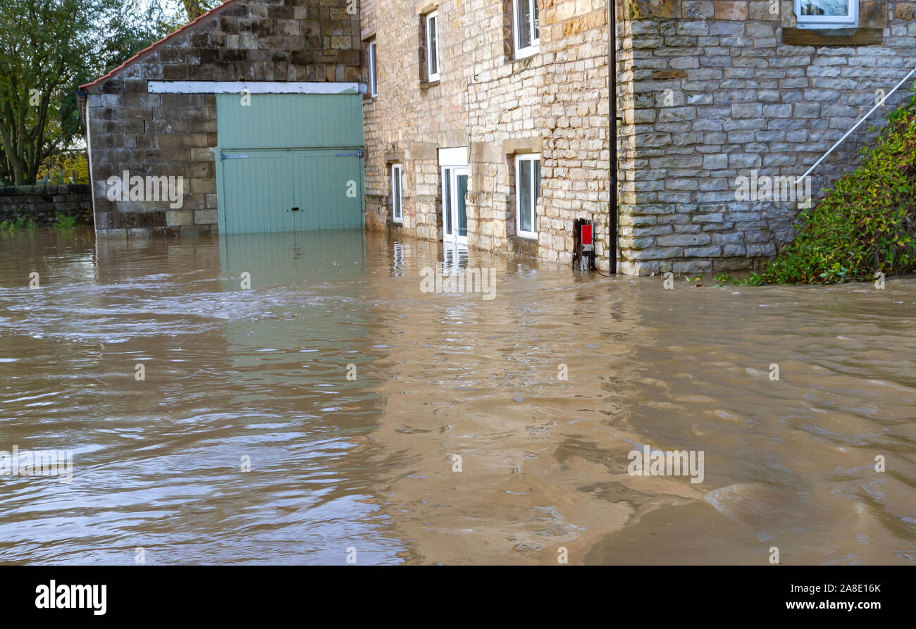 2019 flooding in the north of england hi-res stock photography and ...