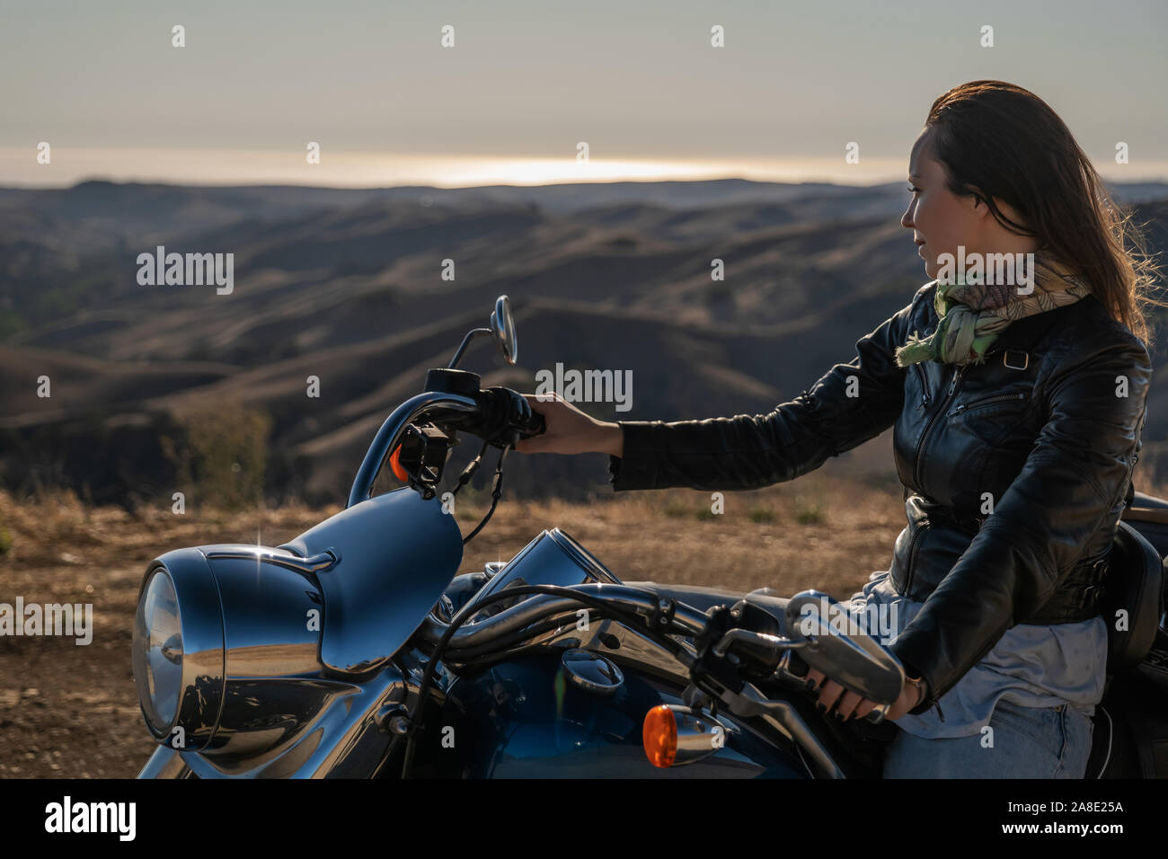 Woman biker sitting on her motorcycle Stock Photo - Alamy