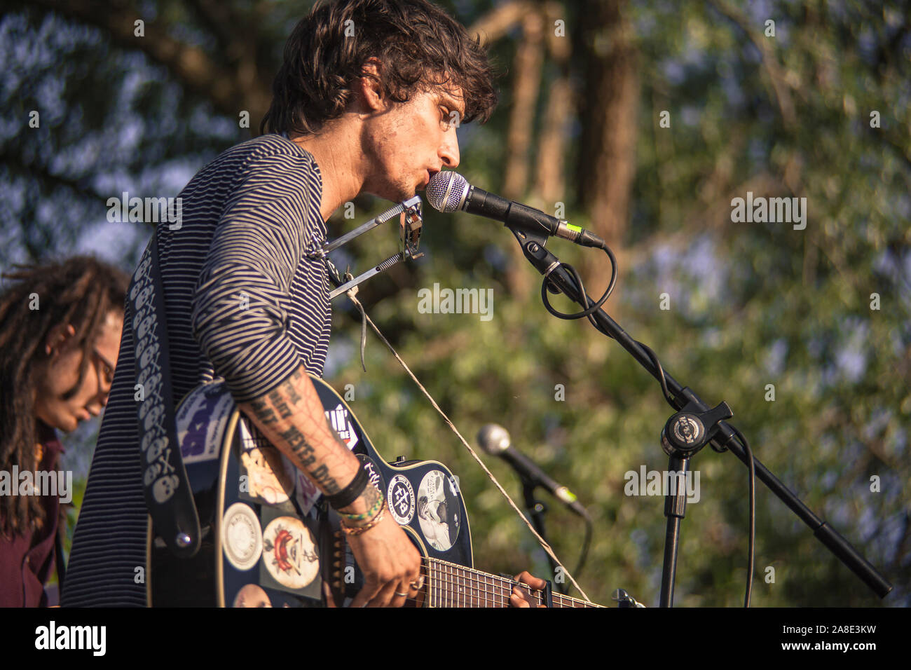 Singer male expressive hi-res stock photography and images - Alamy