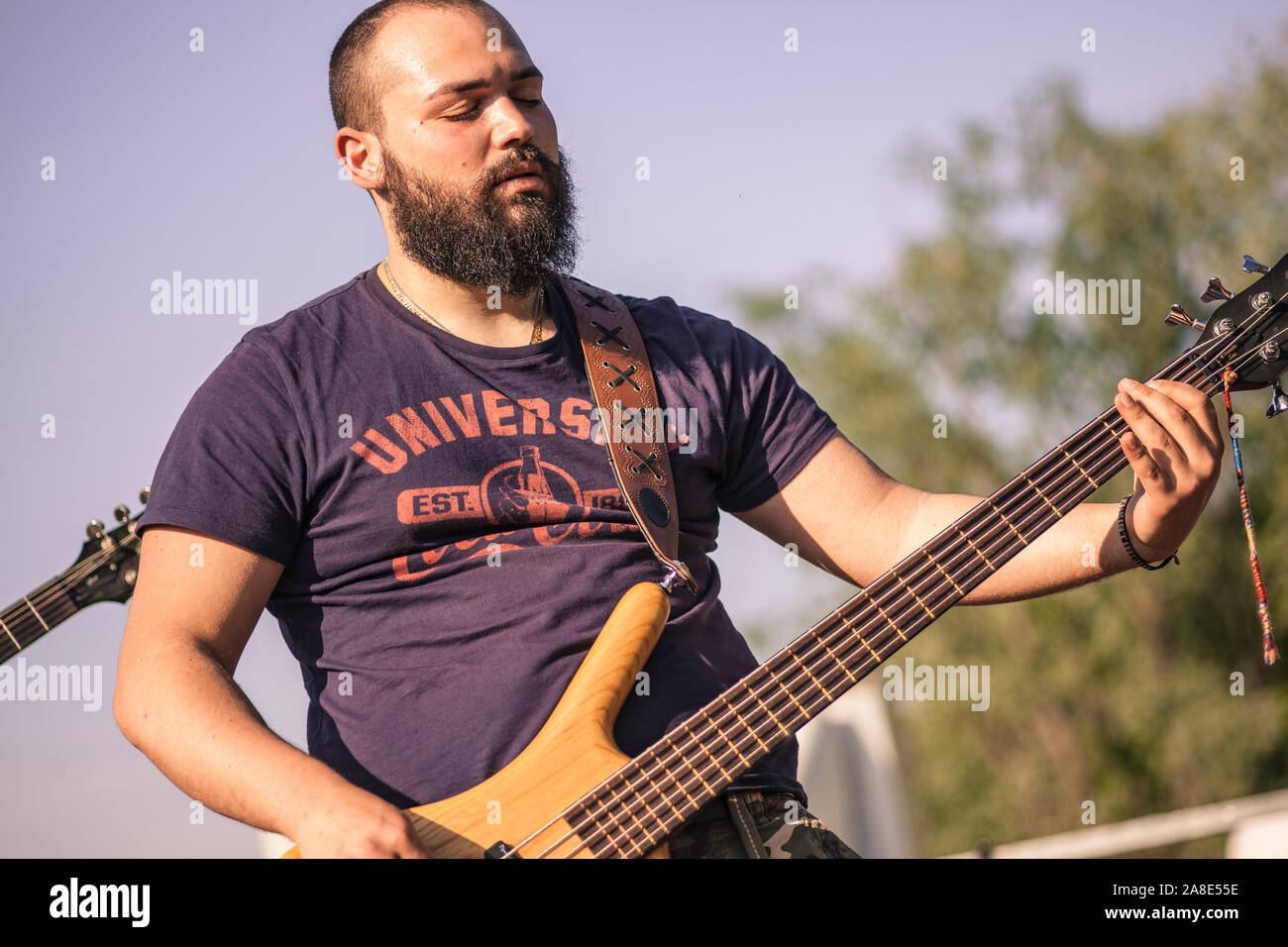 Black bass profile hi-res stock photography and images - Alamy