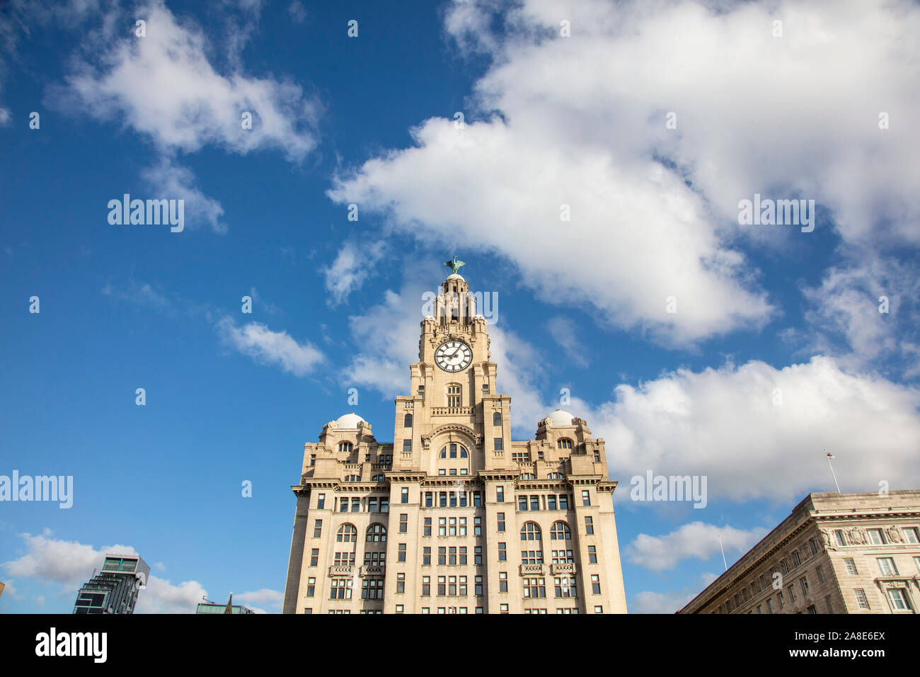 View liverpool skyline liver building hi-res stock photography and ...