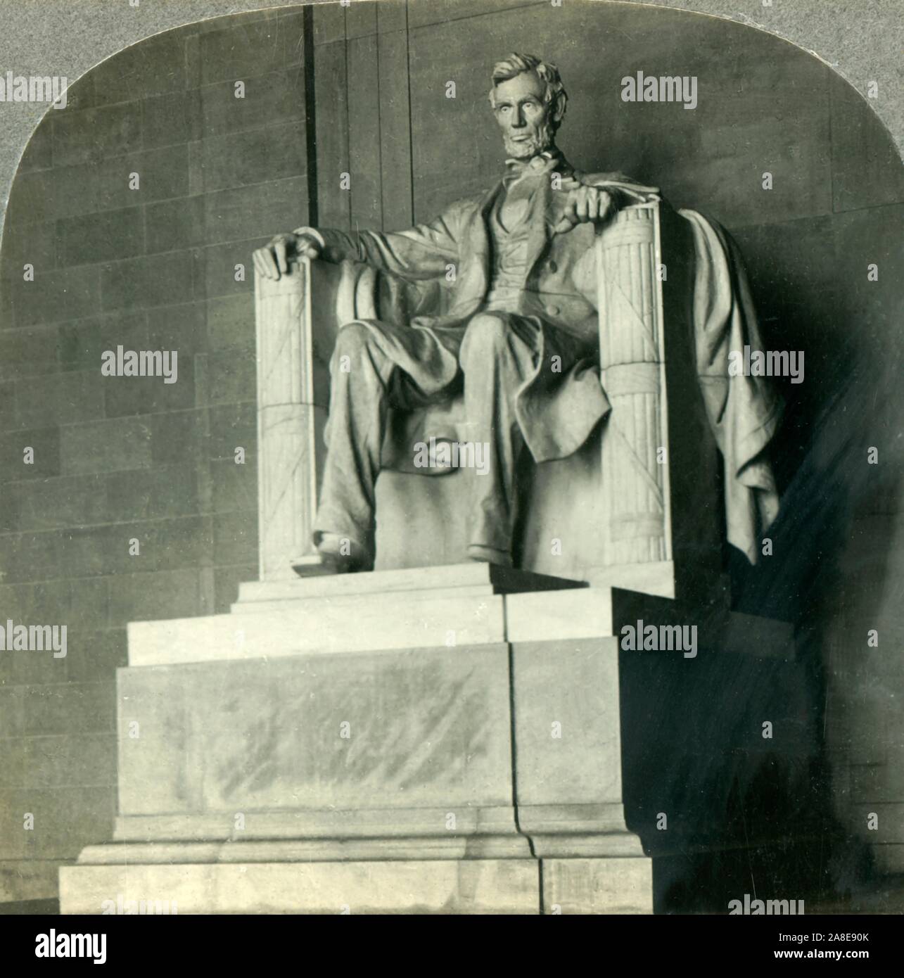 'Lincoln Triumphant, The Great Statue in the Lincoln Memorial ...