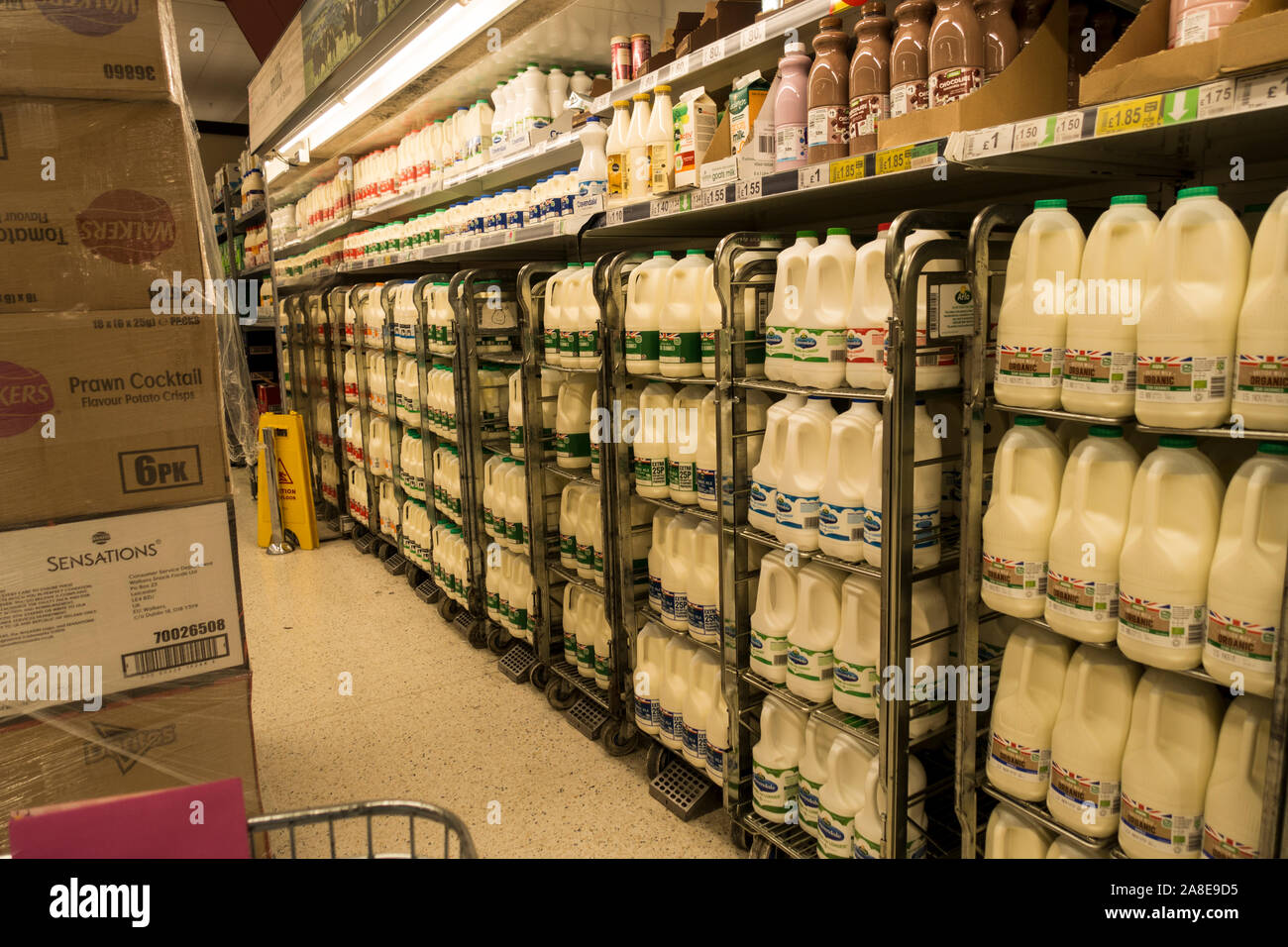 Milk in supermarket uk hi-res stock photography and images - Alamy