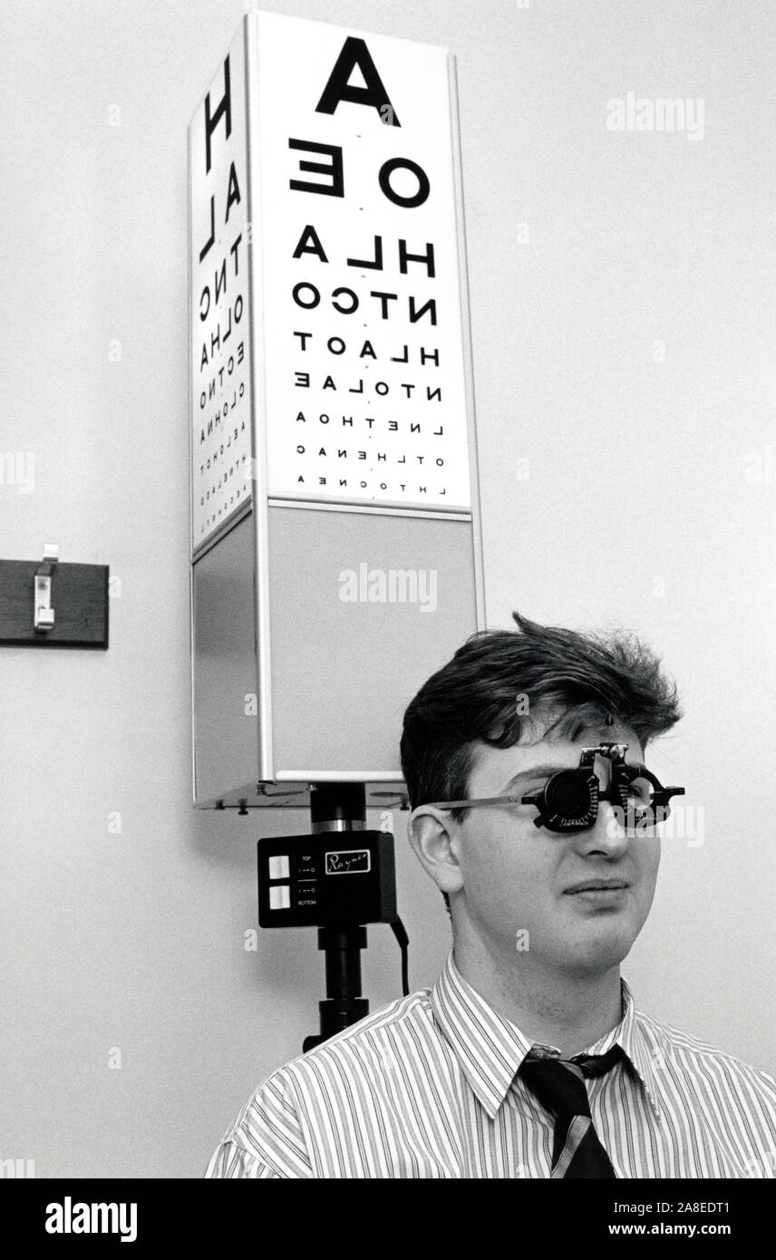 Optician eye test hi-res stock photography and images - Alamy