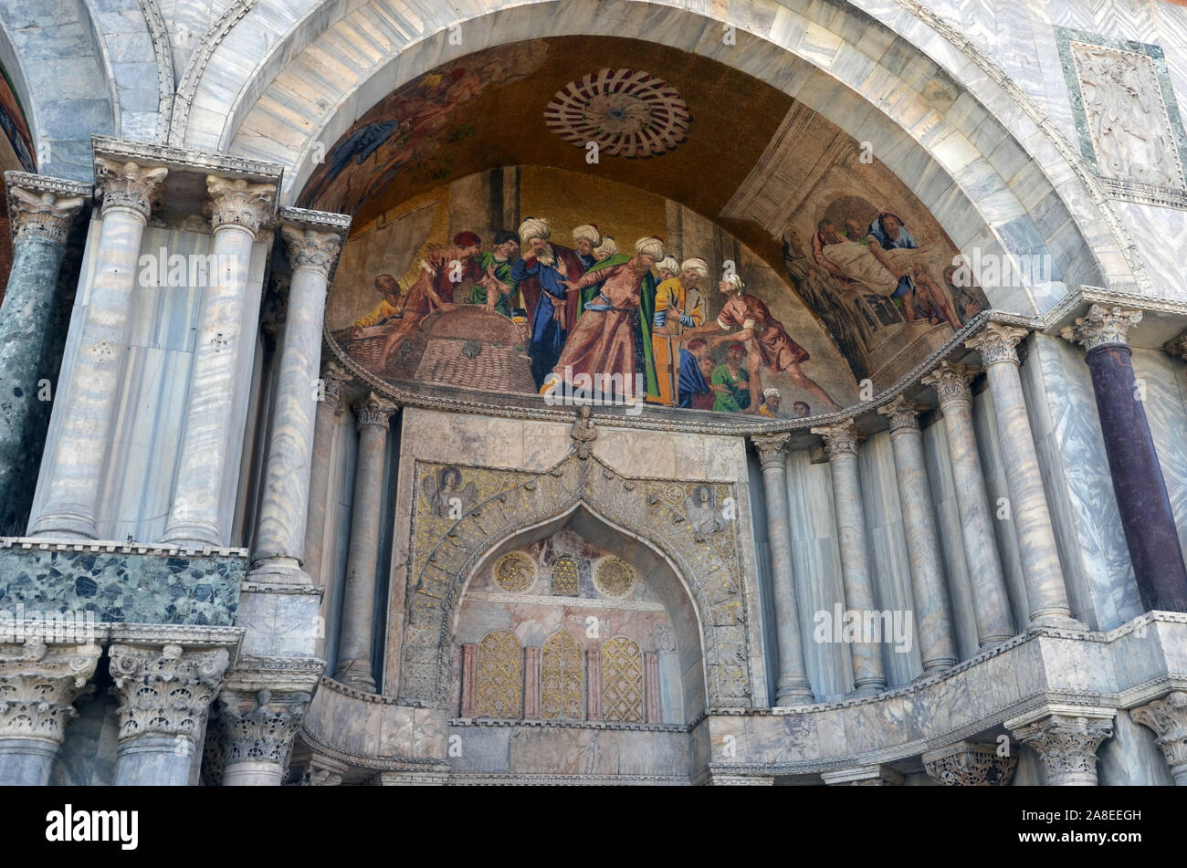 St marks basilica door detail hi-res stock photography and images - Alamy